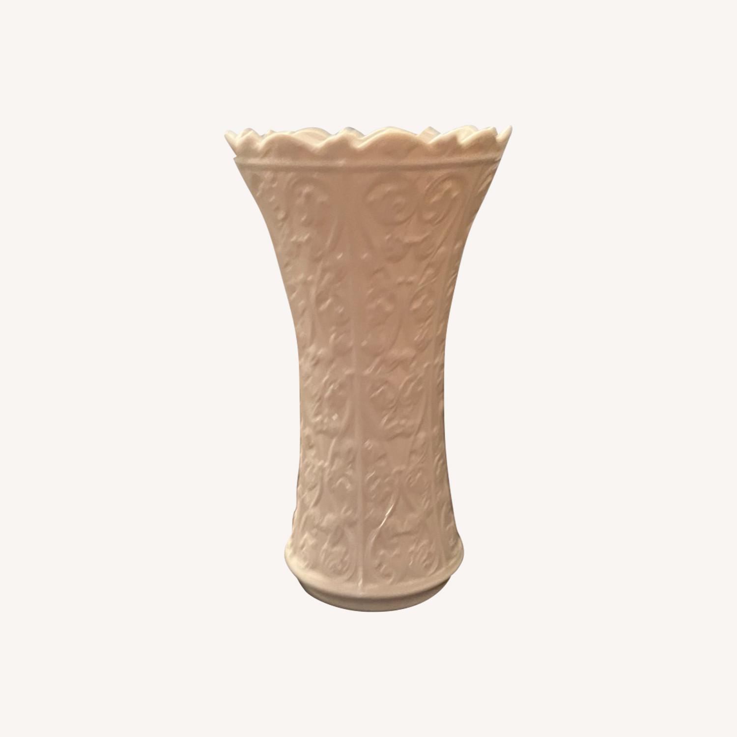 White Stone Vase - AptDeco