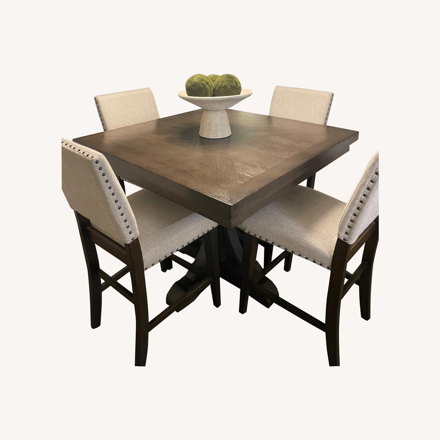 Raymour and Flanigan Dining Table Set With 4 Chairs - AptDeco