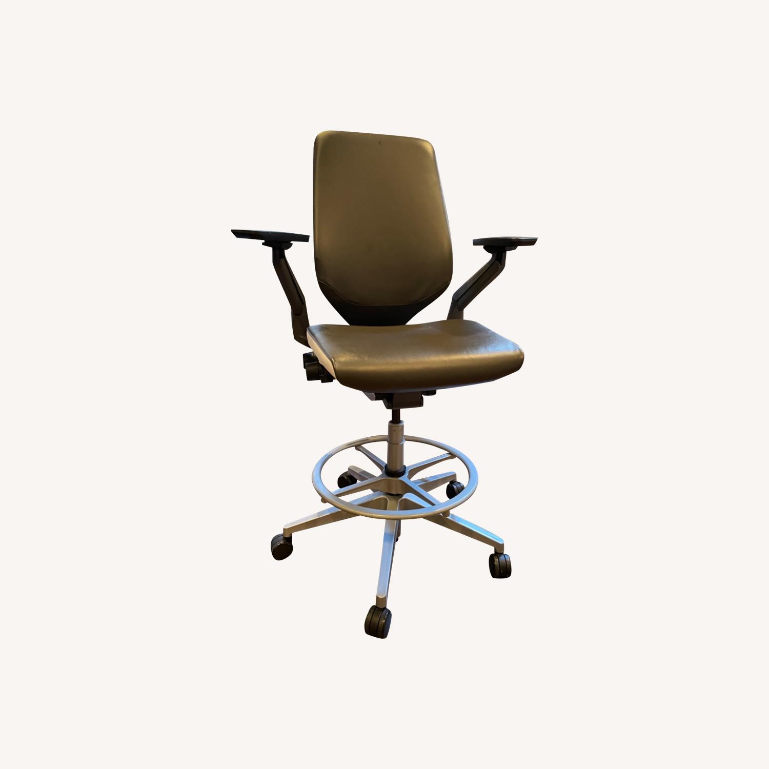 Steelcase Gesture Stool - AptDeco
