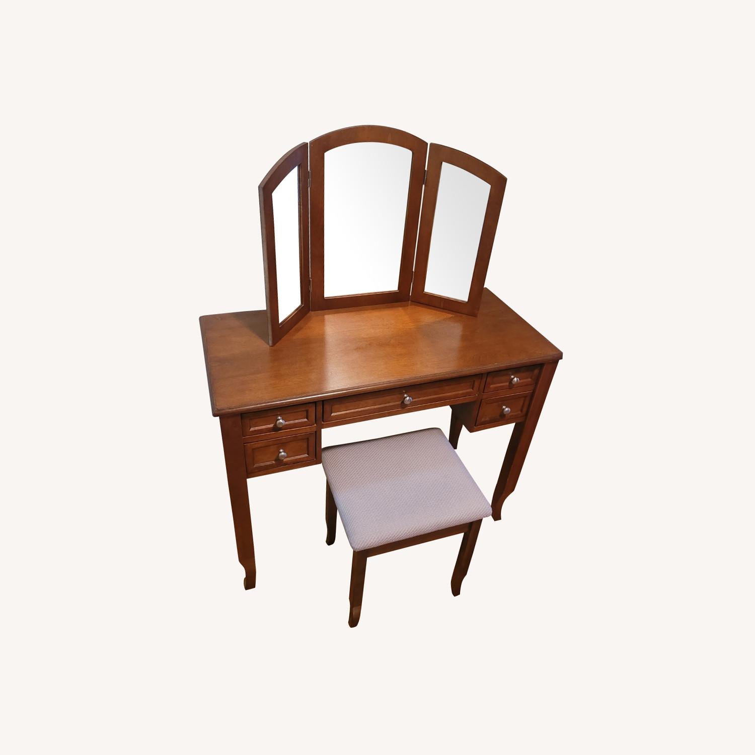 Natural Vanity - AptDeco