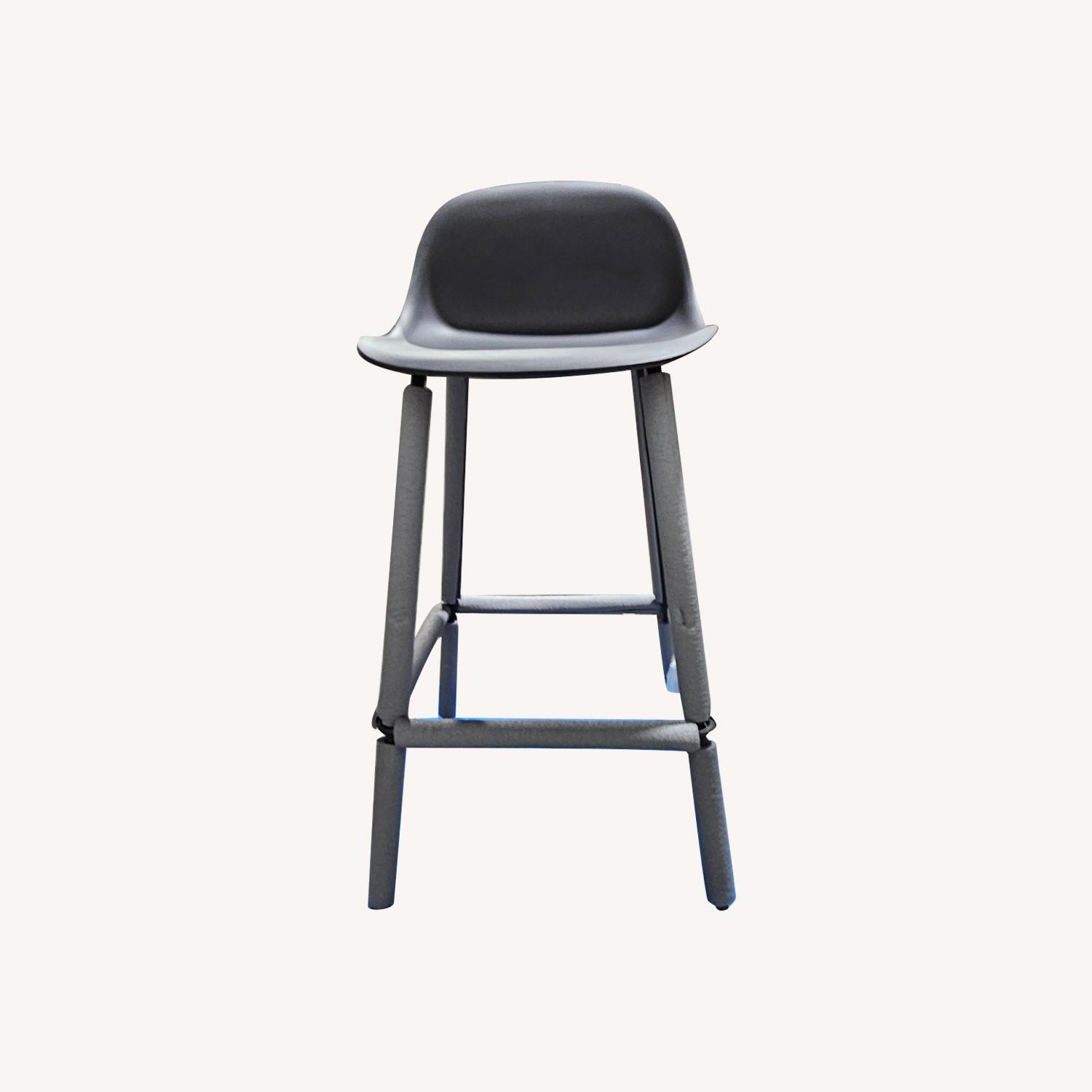 Muuto Fiber Stool - AptDeco