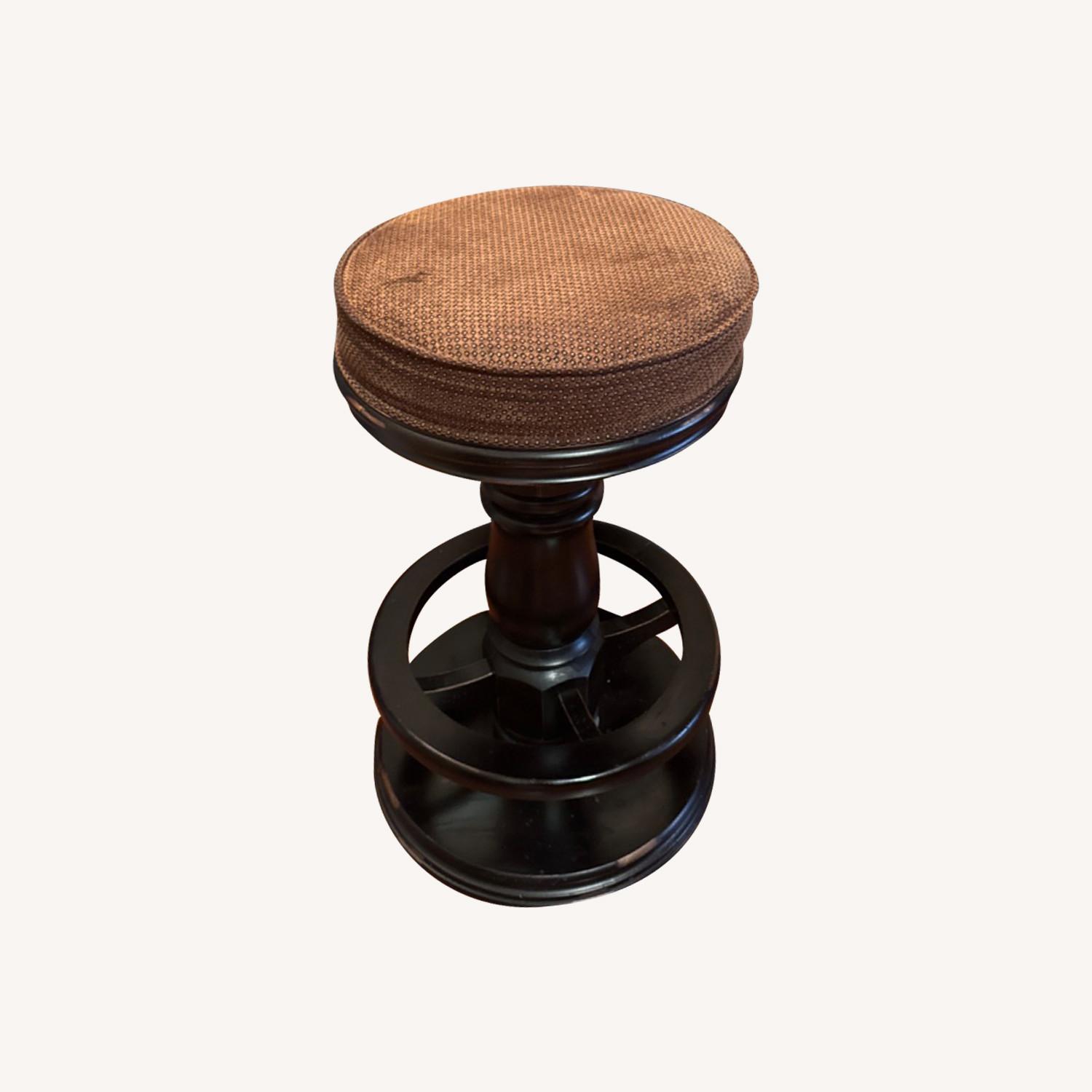 Bar Stools - AptDeco