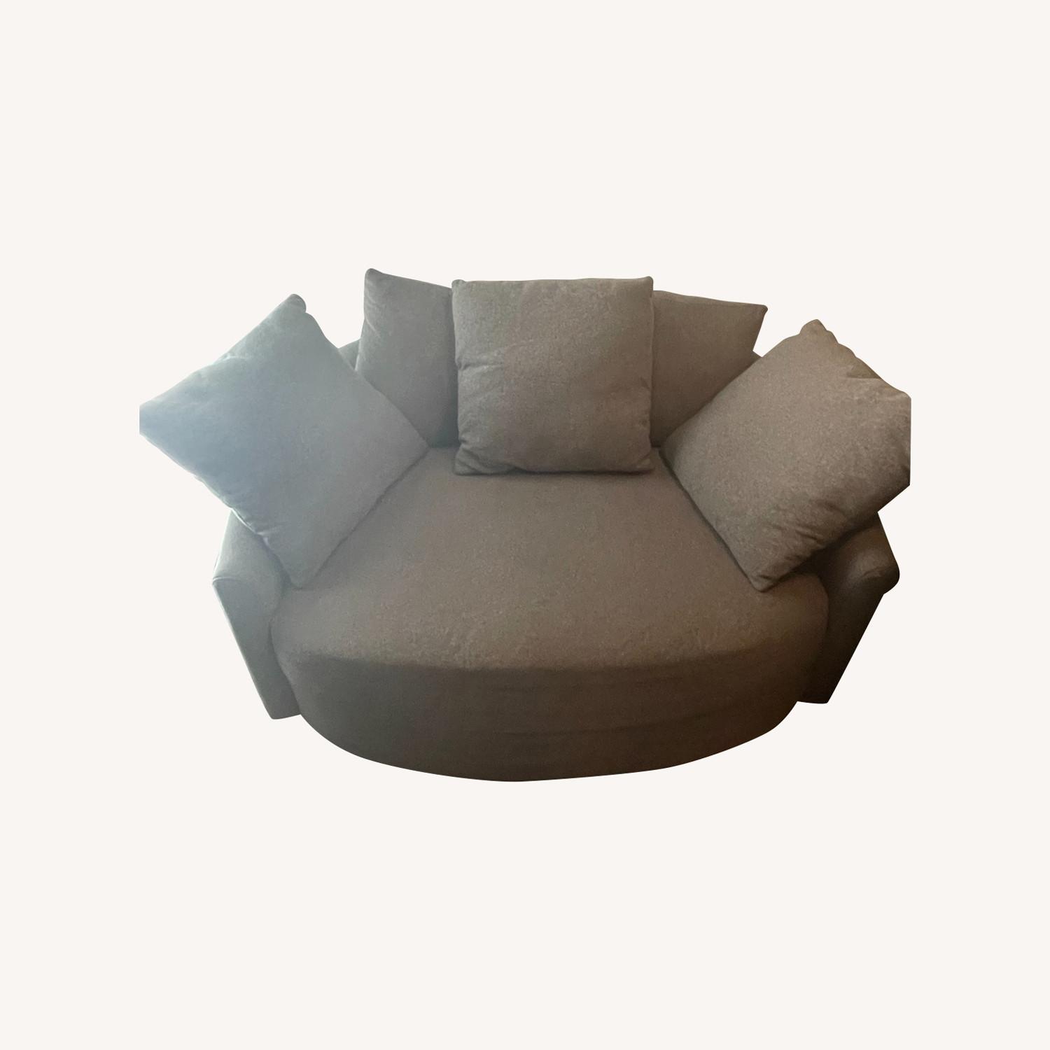 Thomasville round swivel chair store