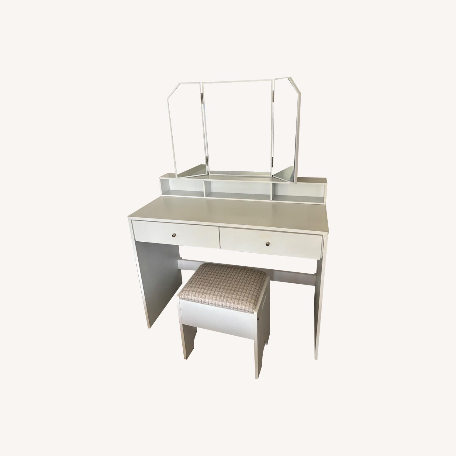 Vanity Table - AptDeco
