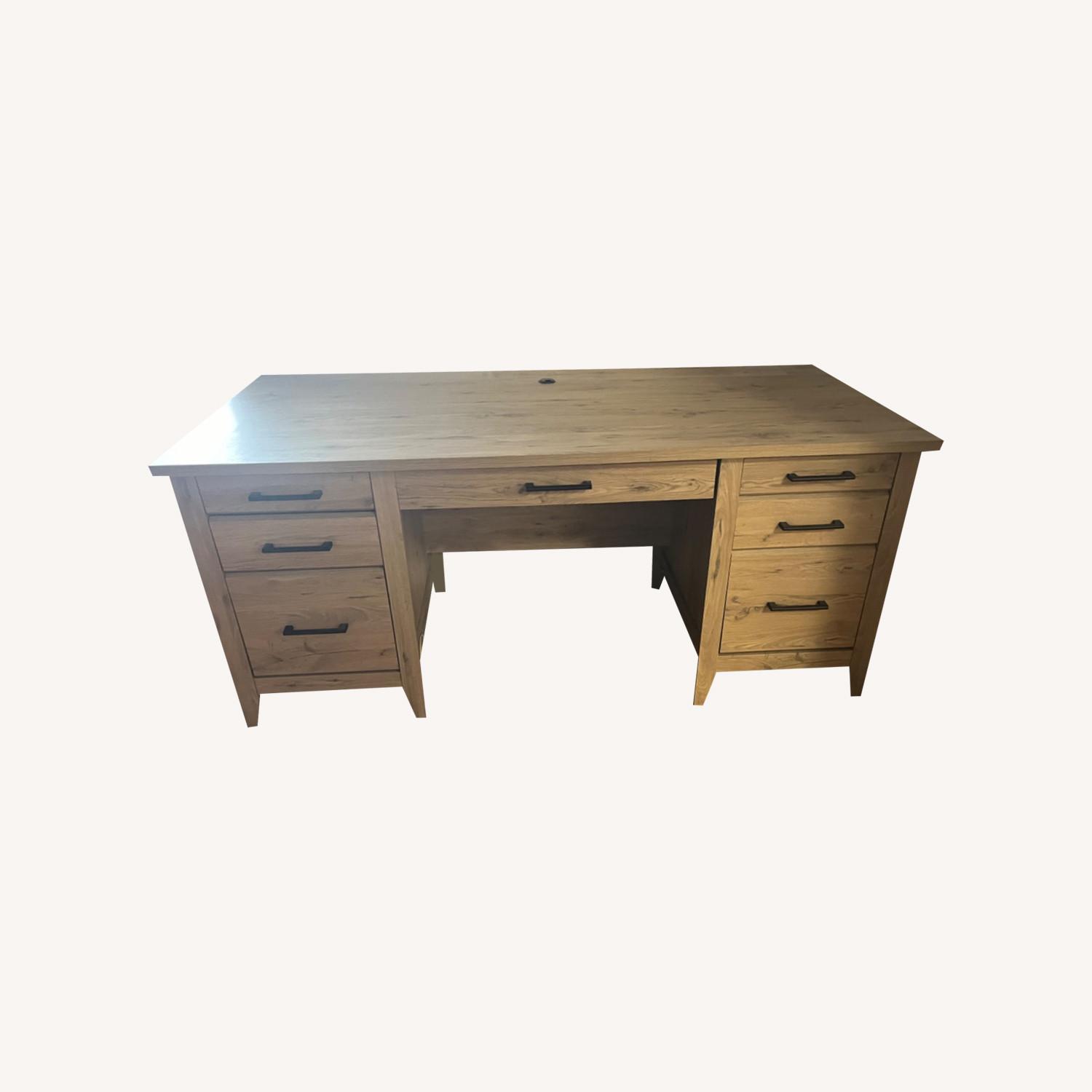 Computer Desk - AptDeco