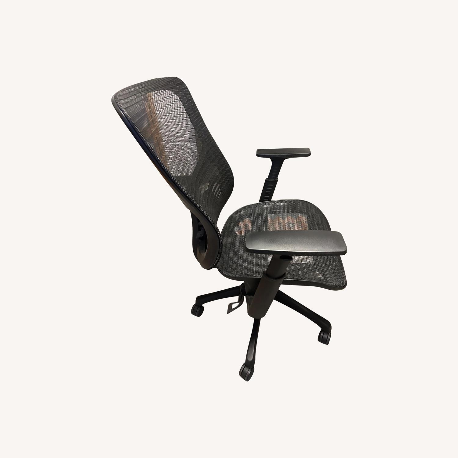 Downtown Boston Ergonomic Office Chair - AptDeco