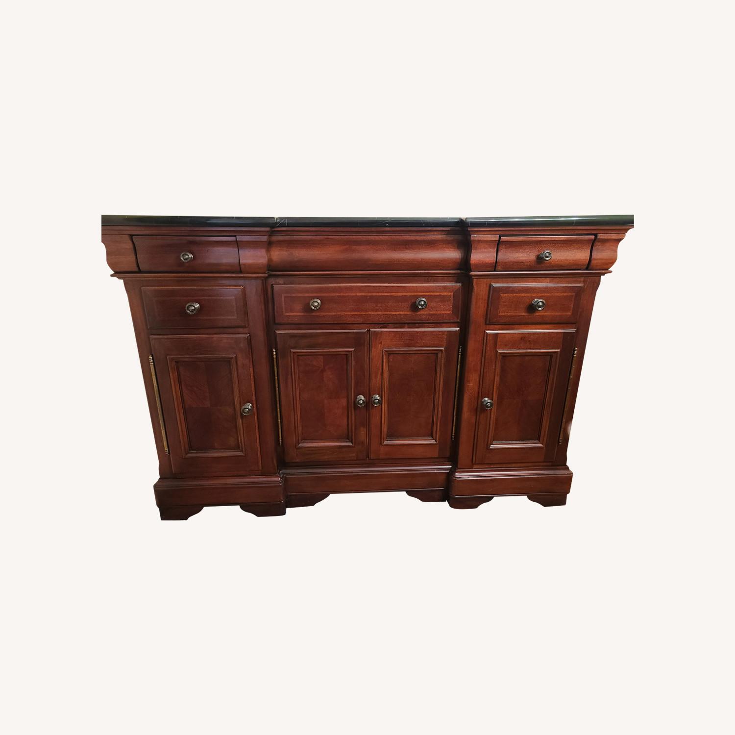 Universal Server/Buffet - AptDeco