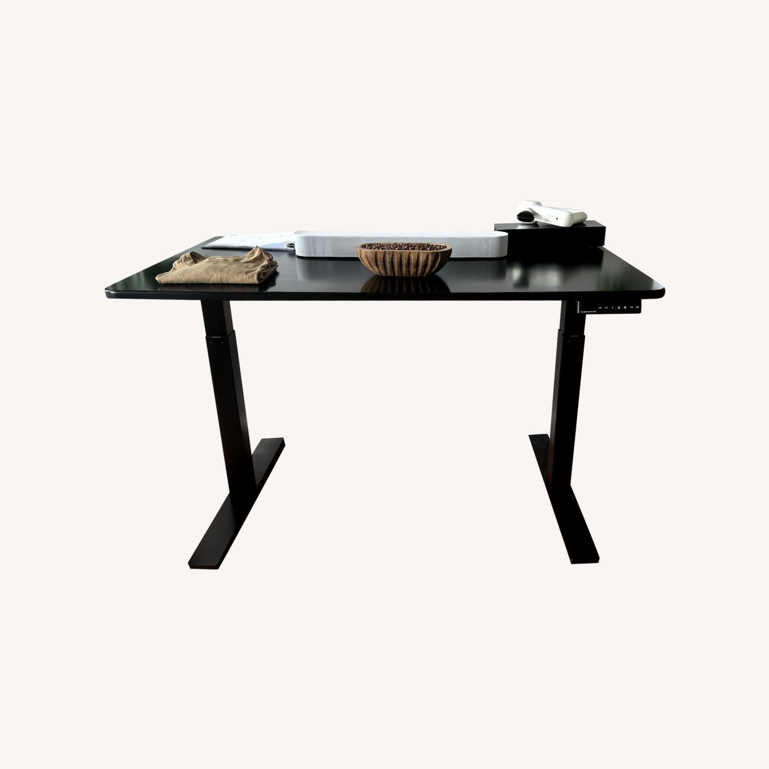 Autonomous SmartDesk Pro Standing Desk - AptDeco
