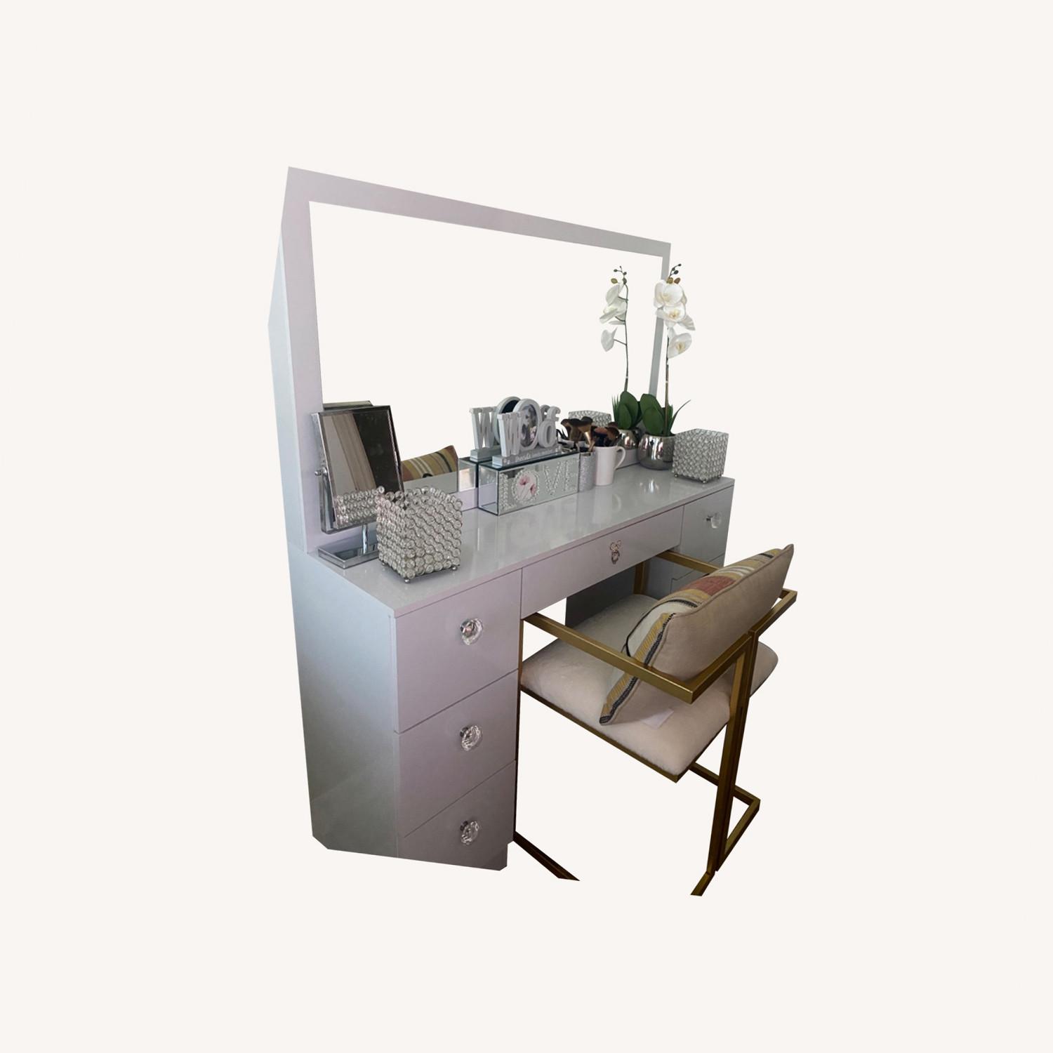 Vanity Table - AptDeco
