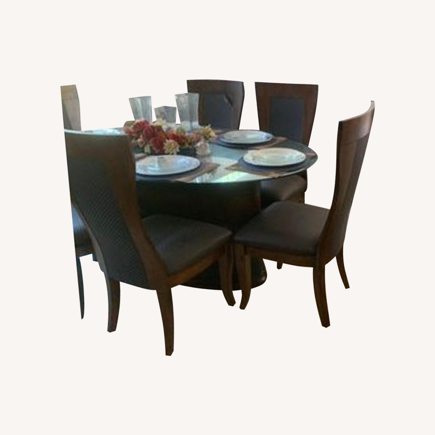 Heavenly kitchen Table and Chairs - AptDeco