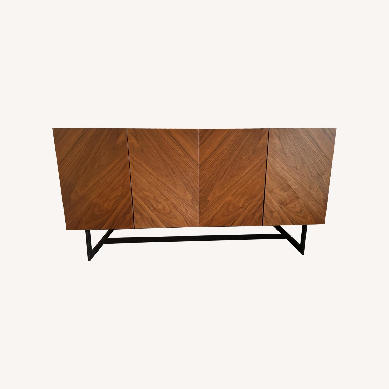 Cb2 suspend media console store