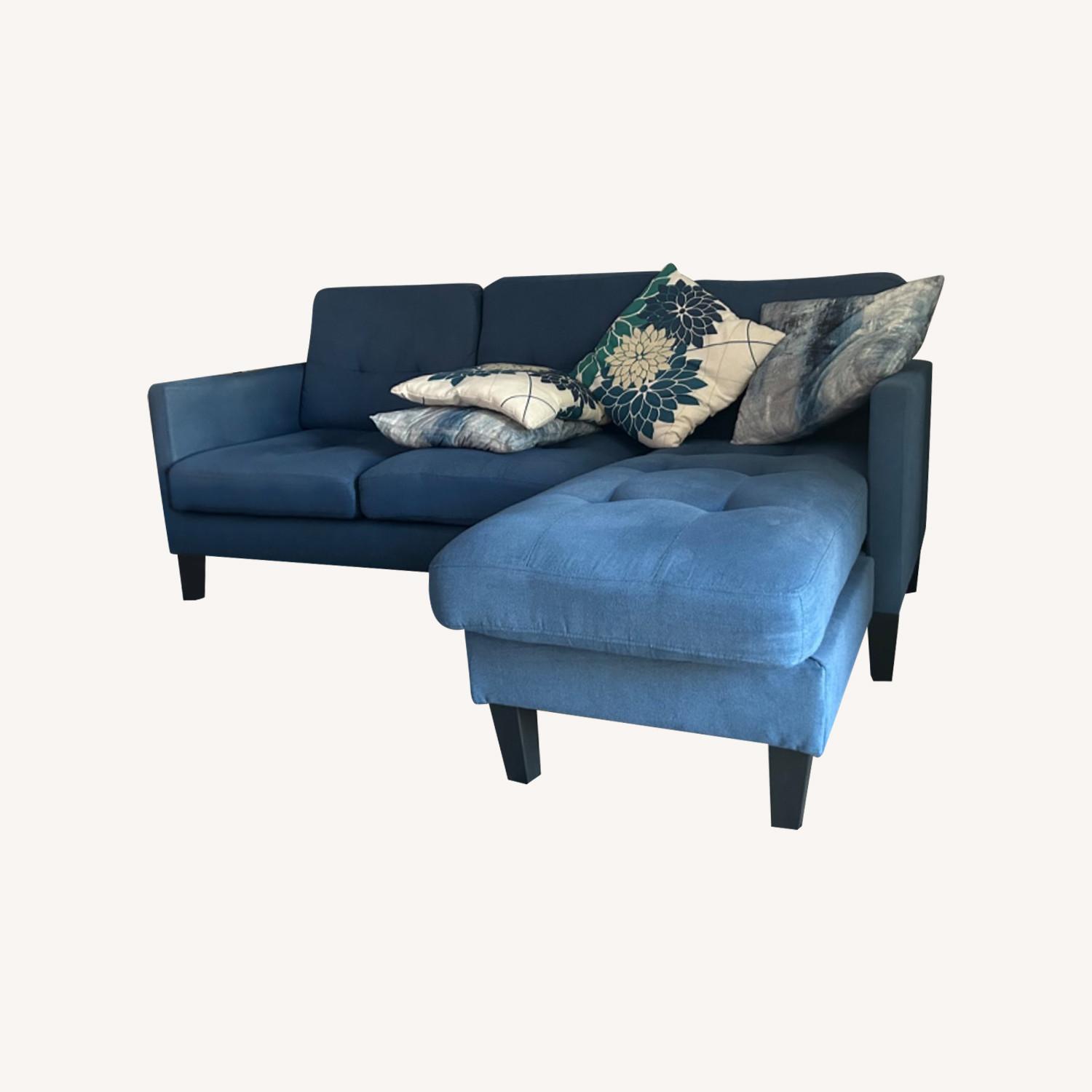 Modeluar Sofa - AptDeco