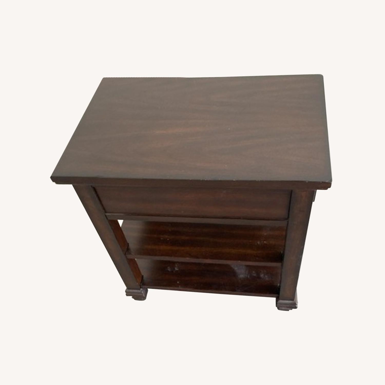 Havertys Cherry Seneca Chairside Table - AptDeco