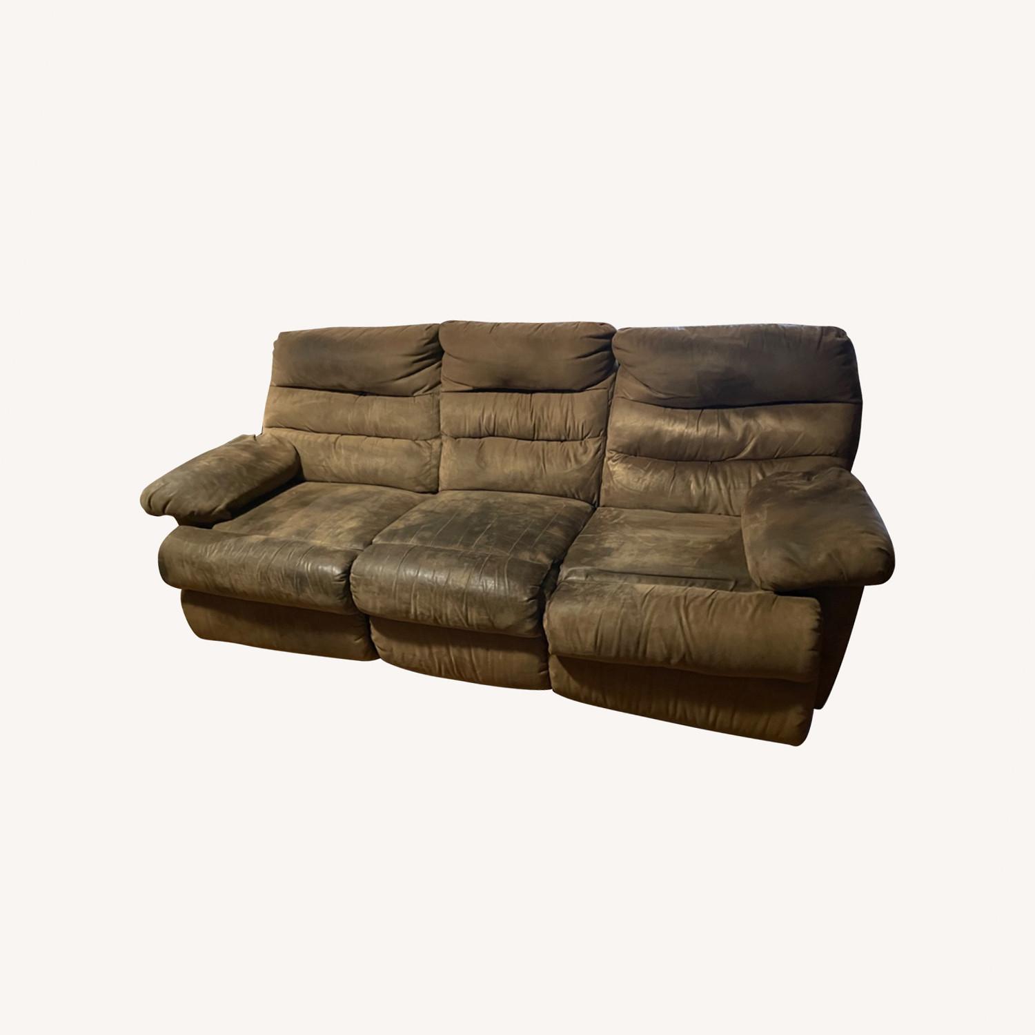 Ashley Couch - AptDeco