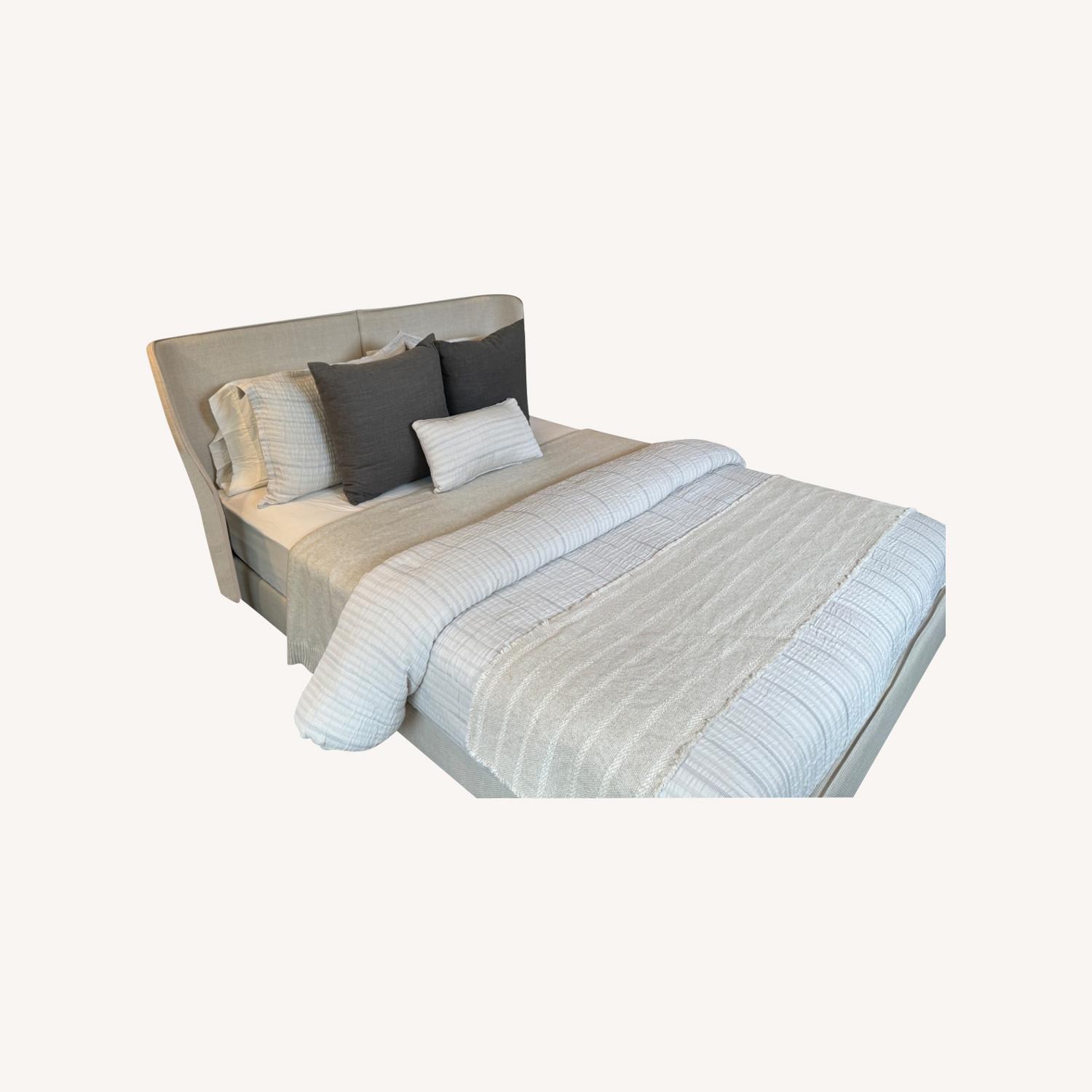 Curved Queen Platform Bed - AptDeco