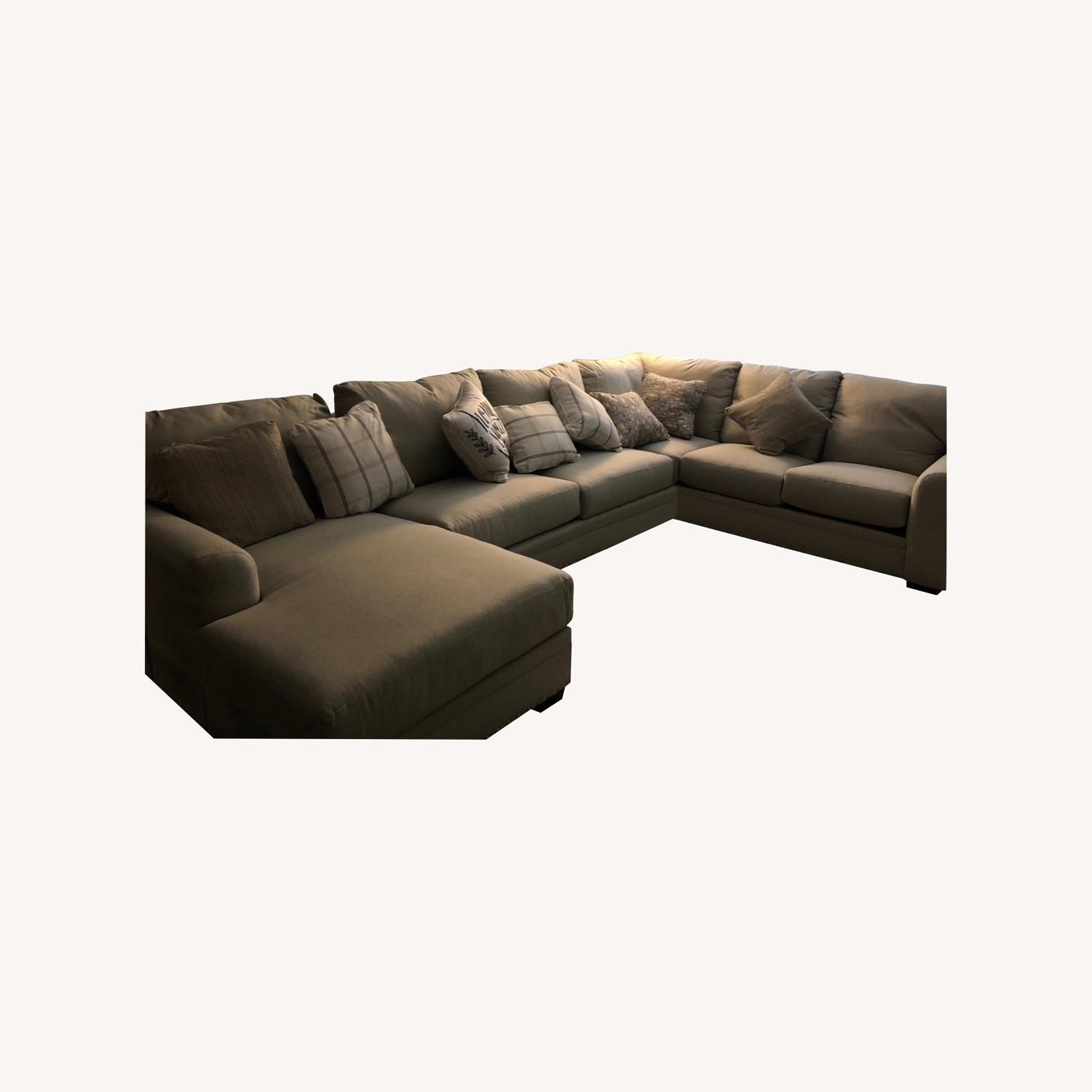 Georgia Furniture Mart 3 Piece Sectional - AptDeco