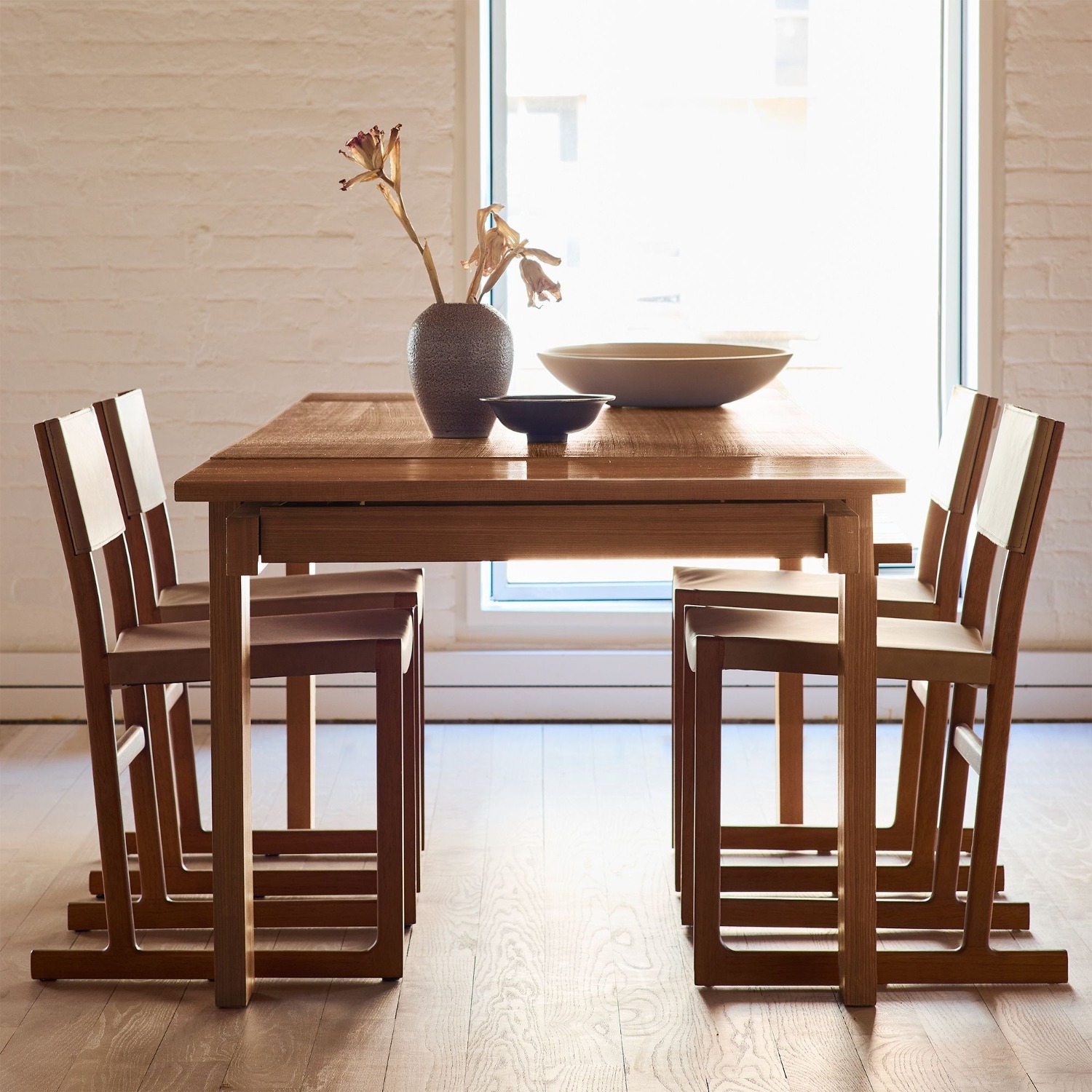 West Elm Ainsley Expandable Dining Table - AptDeco
