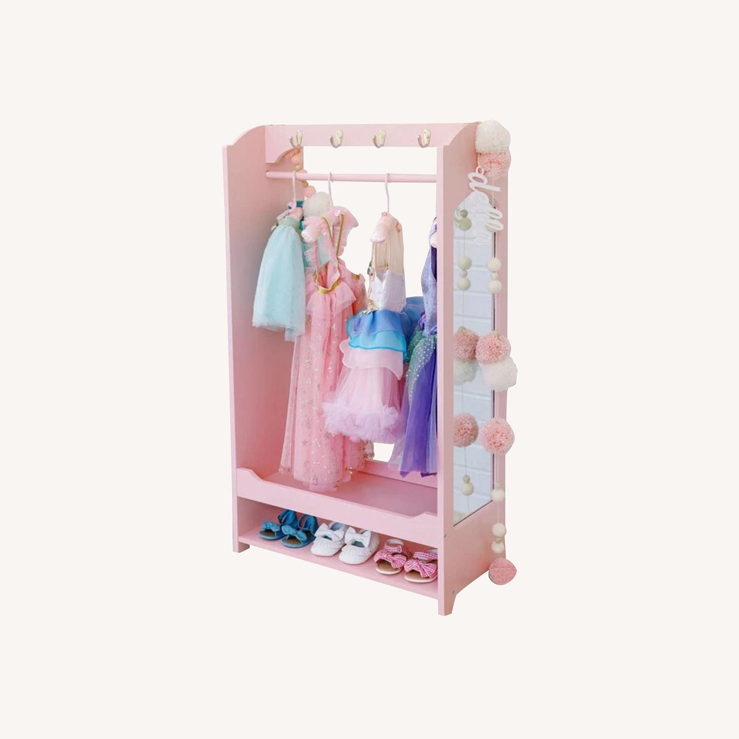 Dress Up Unit - AptDeco