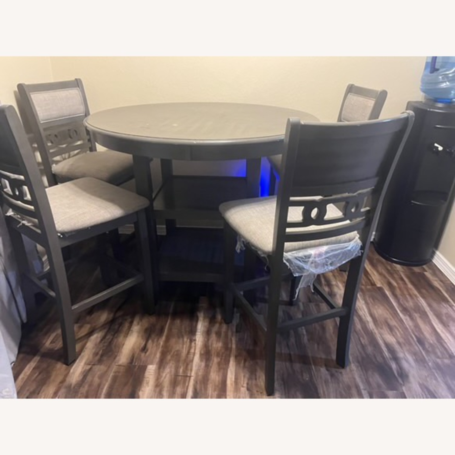 Venture Horizon Furniture Table - AptDeco