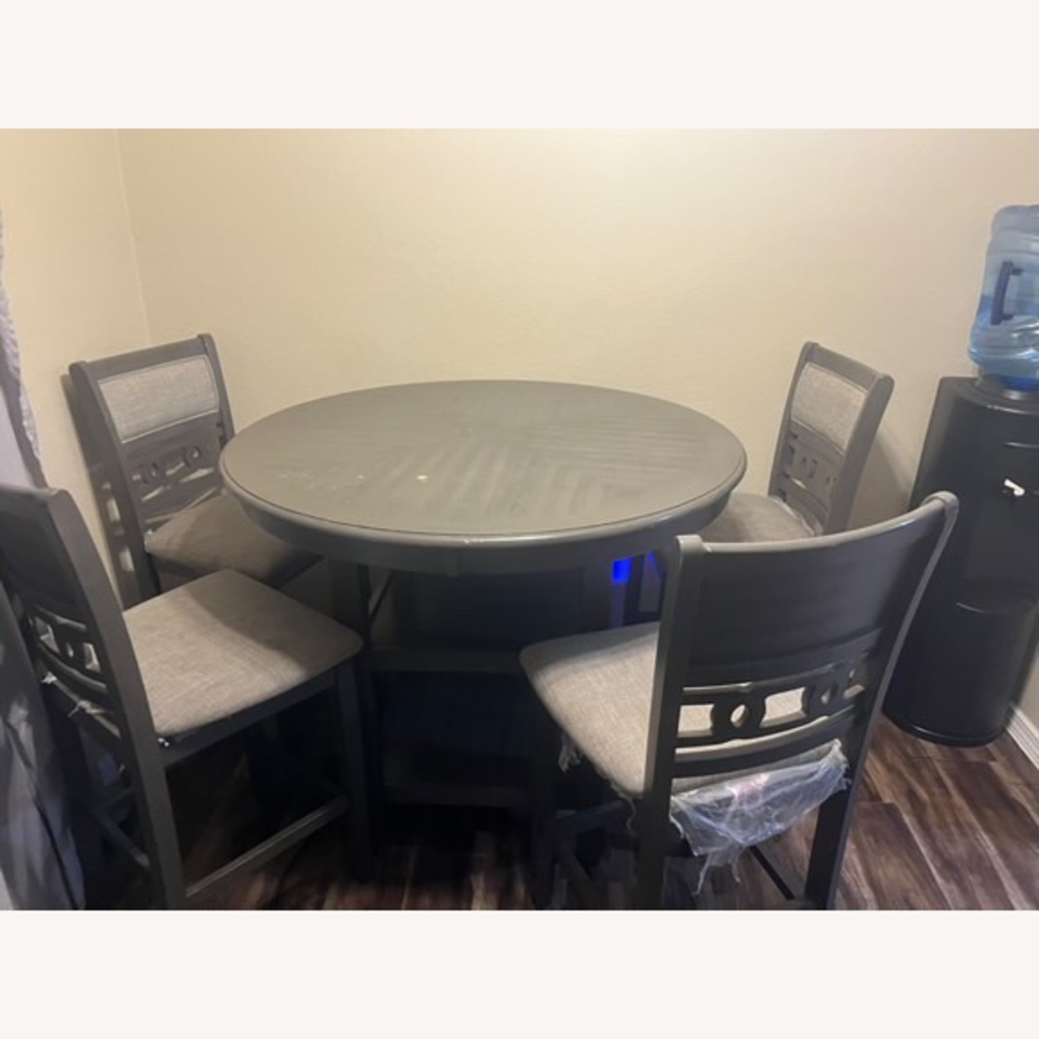 Venture Horizon Furniture Table - AptDeco