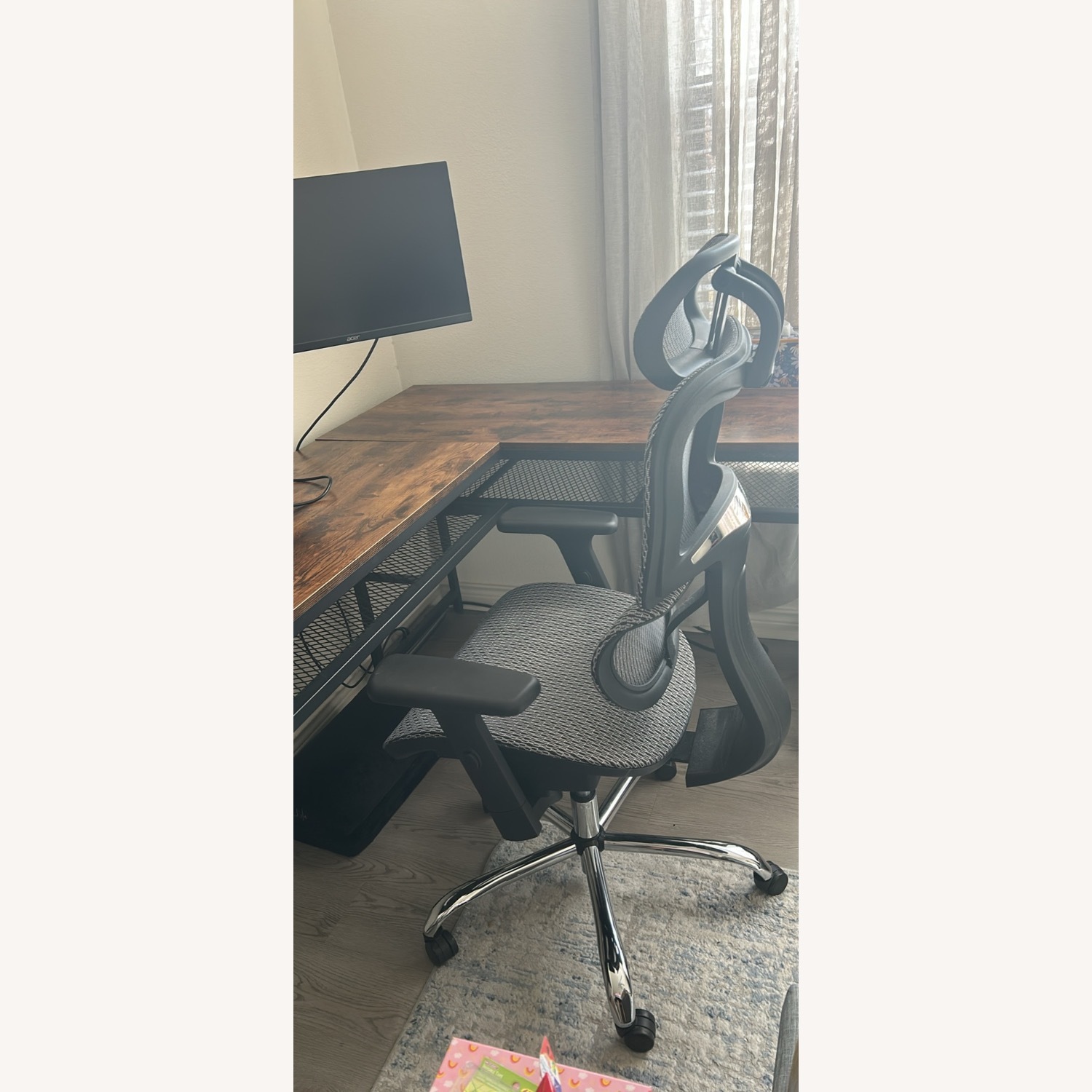 Light Grey Mesh Desk Chair - AptDeco