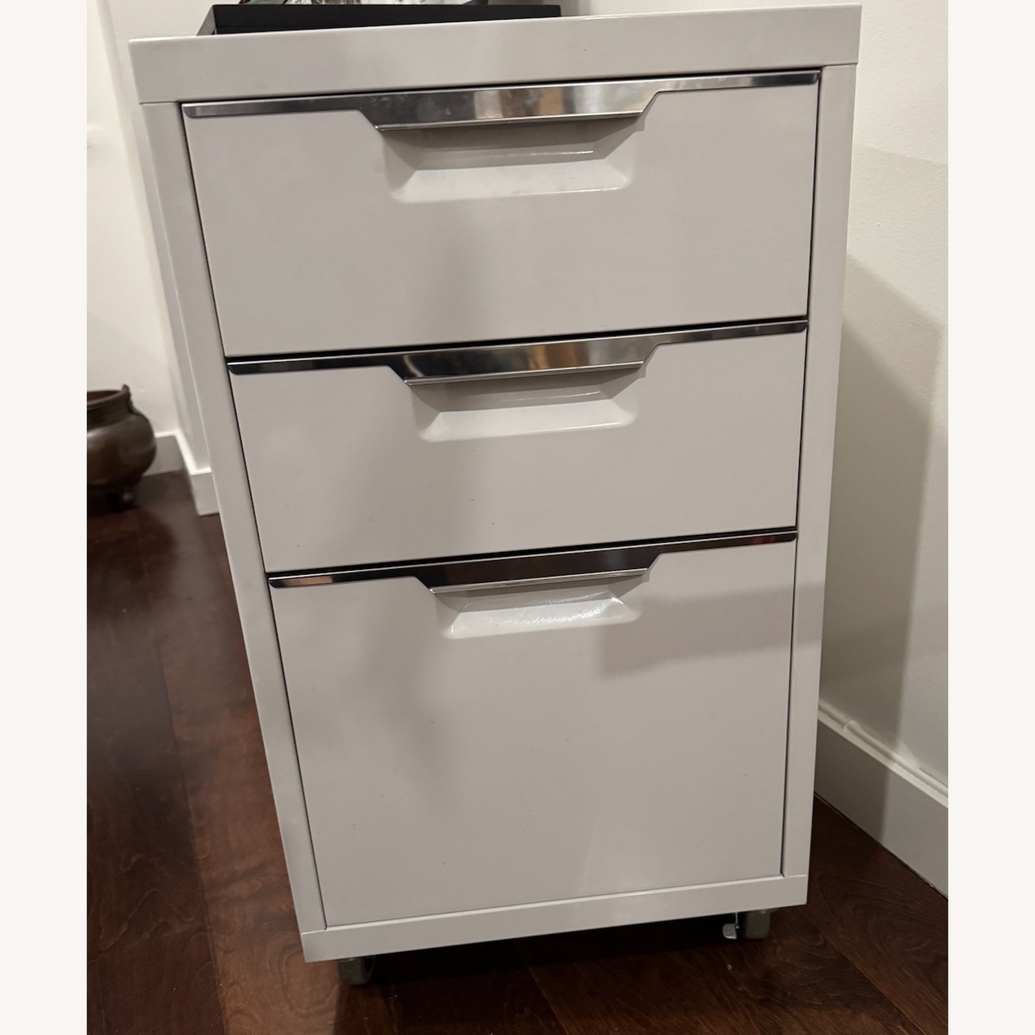 CB2 TPS File cabinet White with 3 Drawer - AptDeco