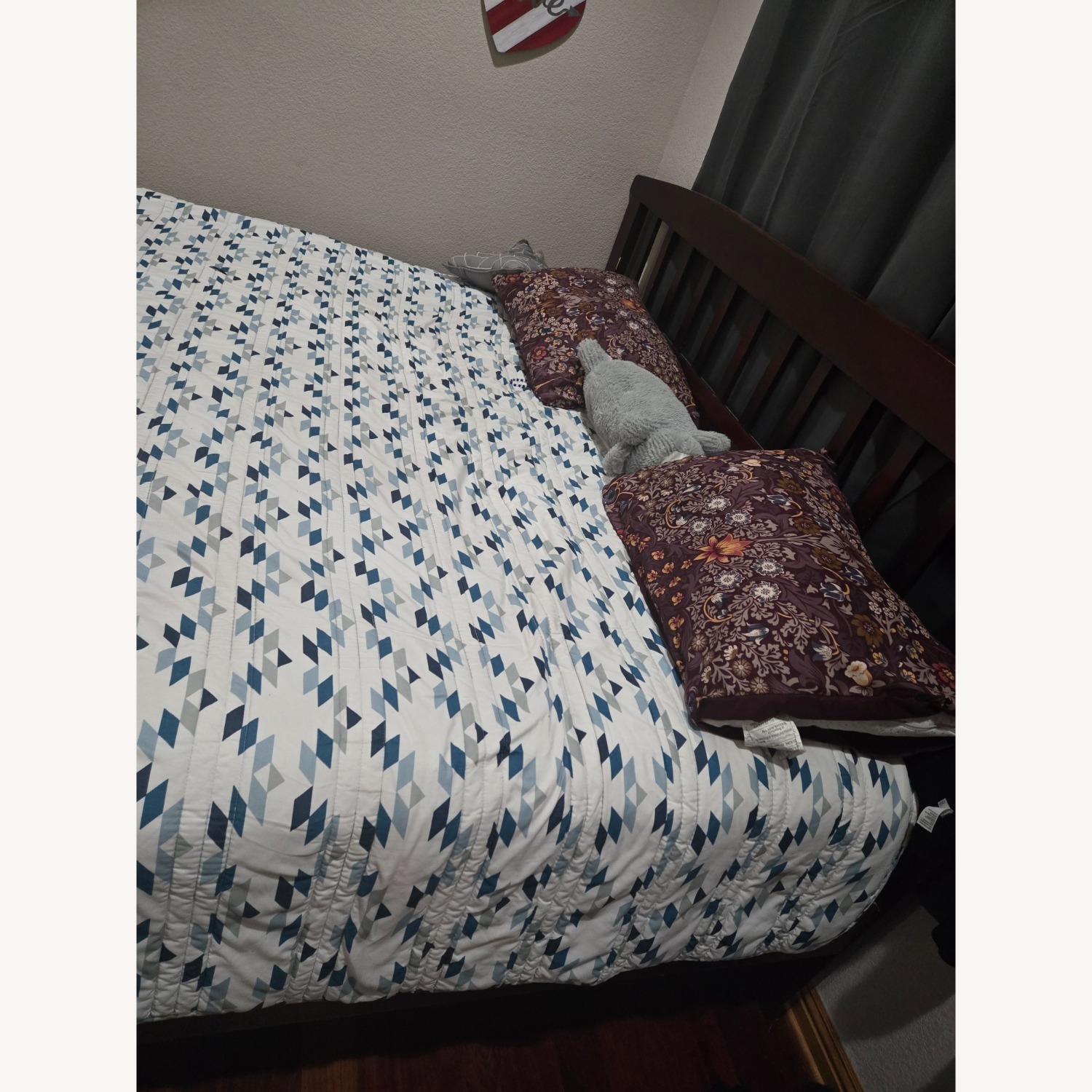 Hardwood Classic Bed - AptDeco