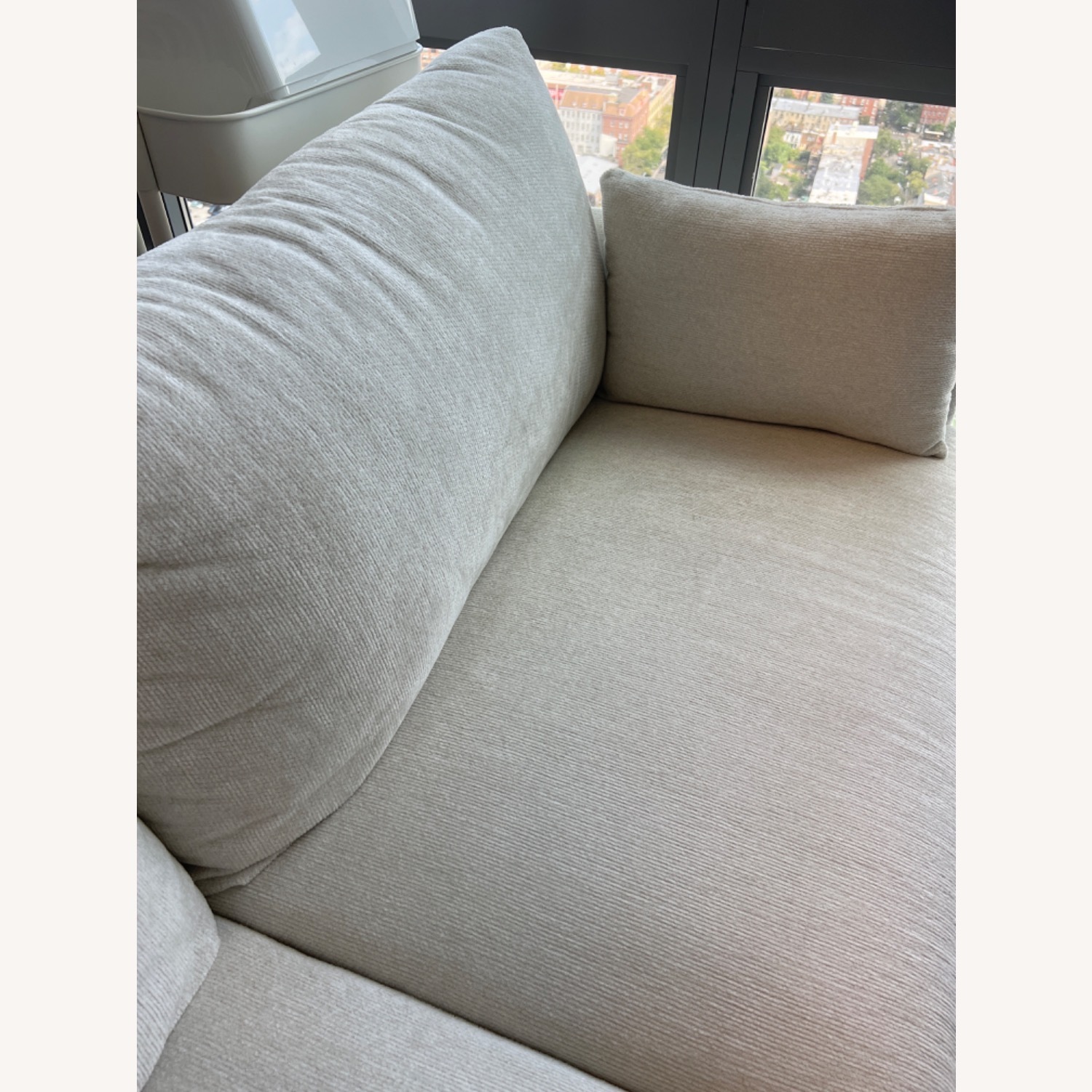 Wade Logan 77 Round Arm Sofa - AptDeco