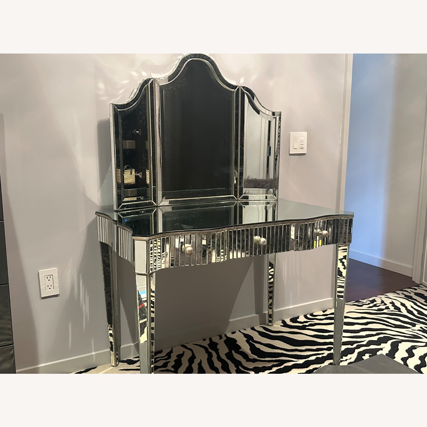 Mirror Vanity with Mirror - AptDeco
