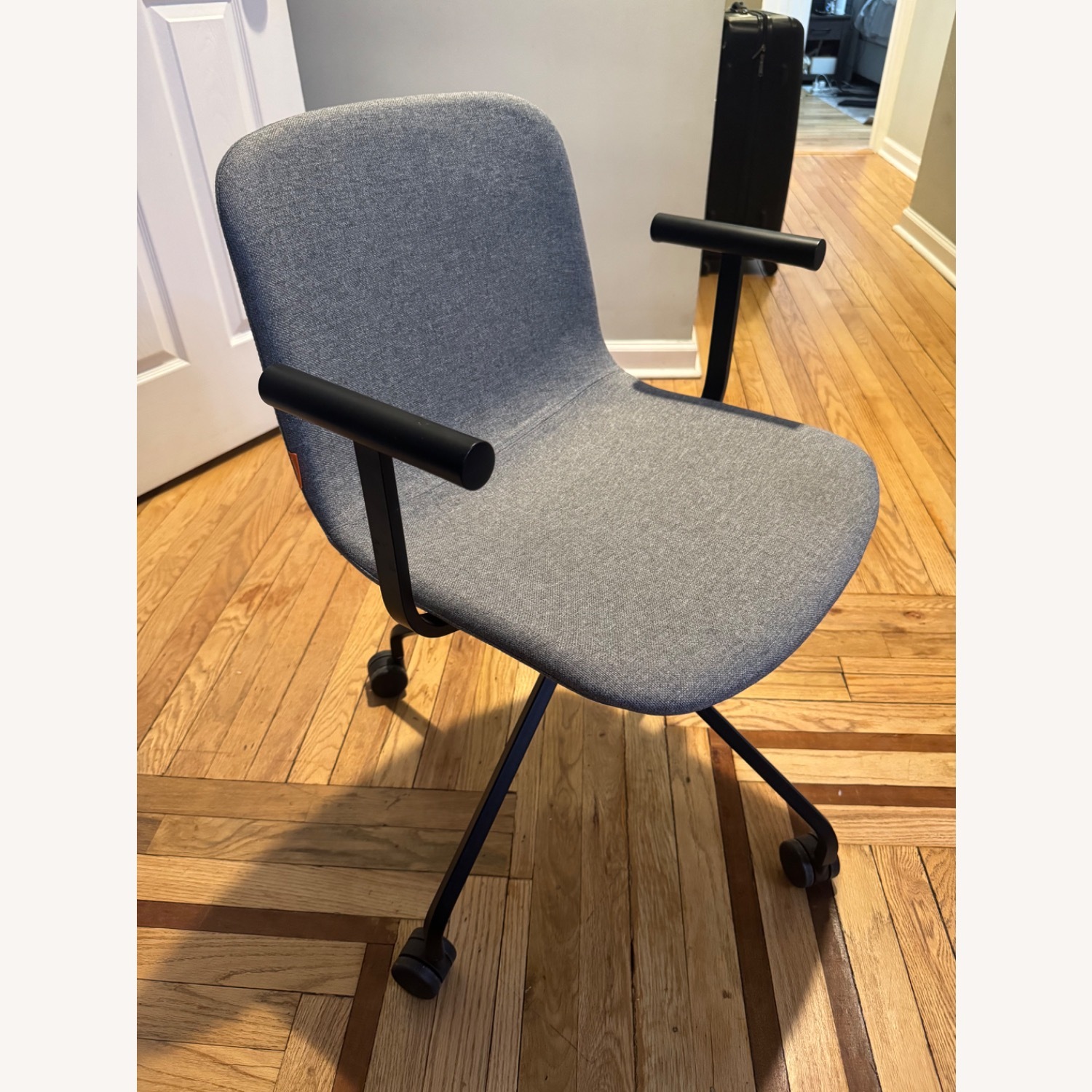 Poppin Key Meeting Chair - AptDeco