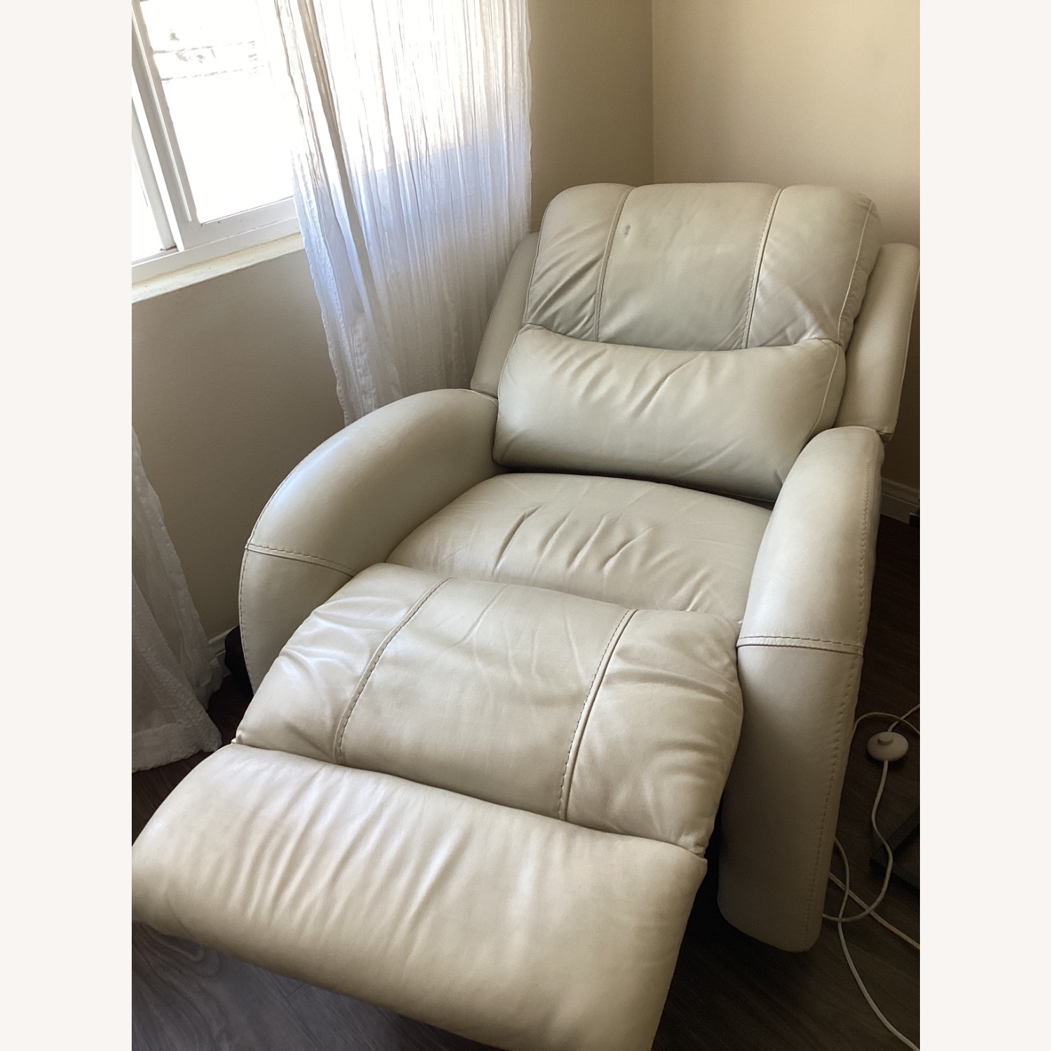Kellet White Leather Electric Recliner - AptDeco