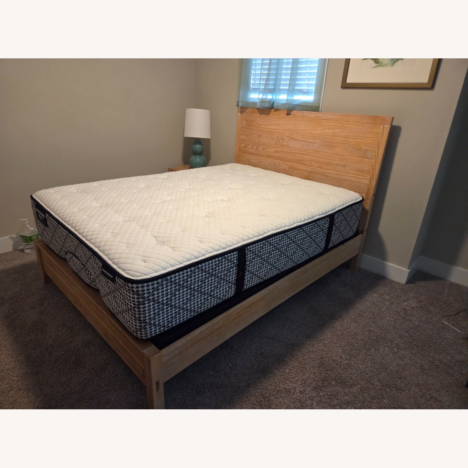 Queen Adjustable Tempur-Pedic Bed - AptDeco