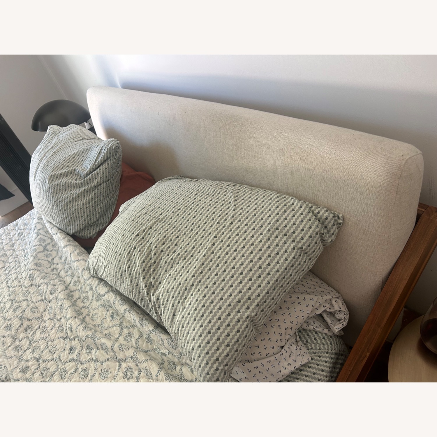 Gus Modern Platform Queen Bed - AptDeco