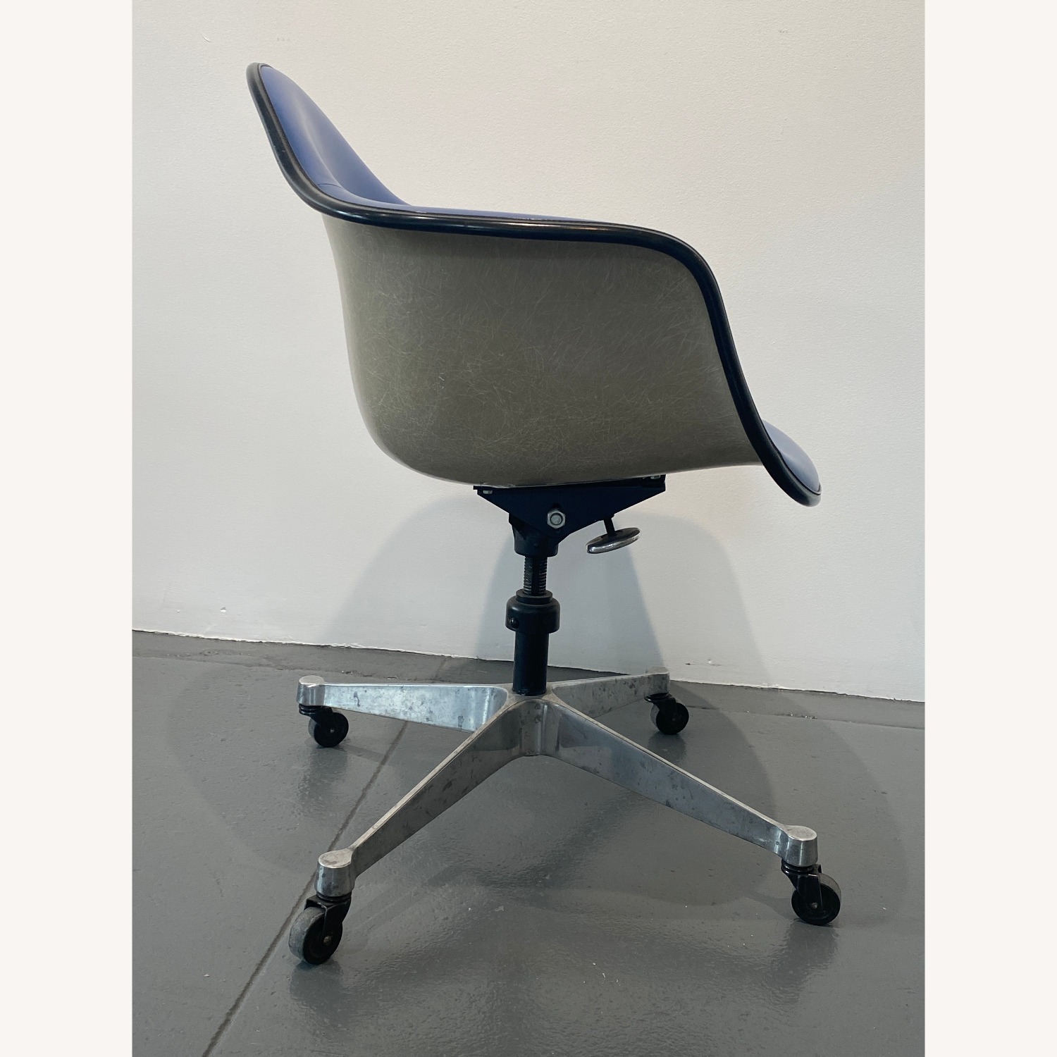 Herman Miller Eames Shell Task Chair - AptDeco