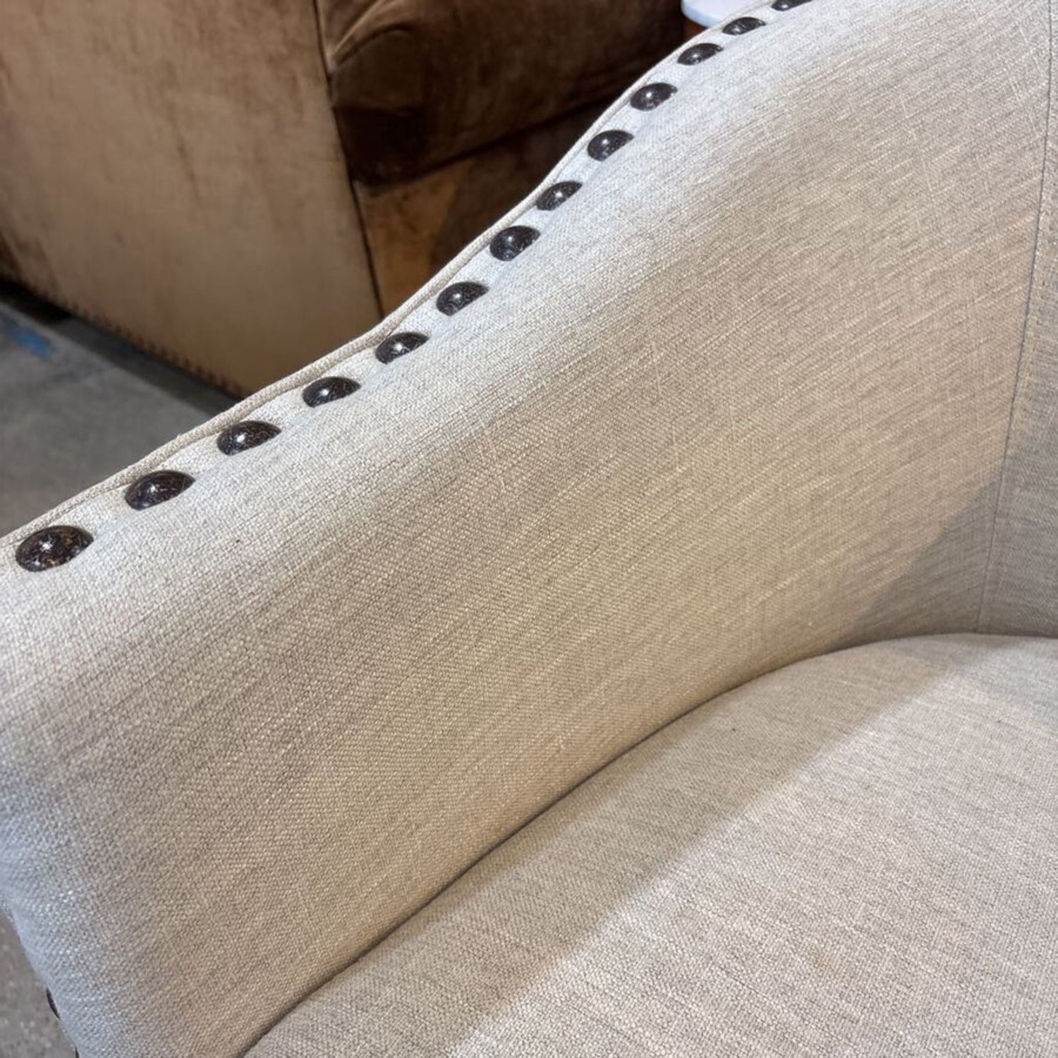 Linen Curved Back w Tackhead Trim Chair - AptDeco