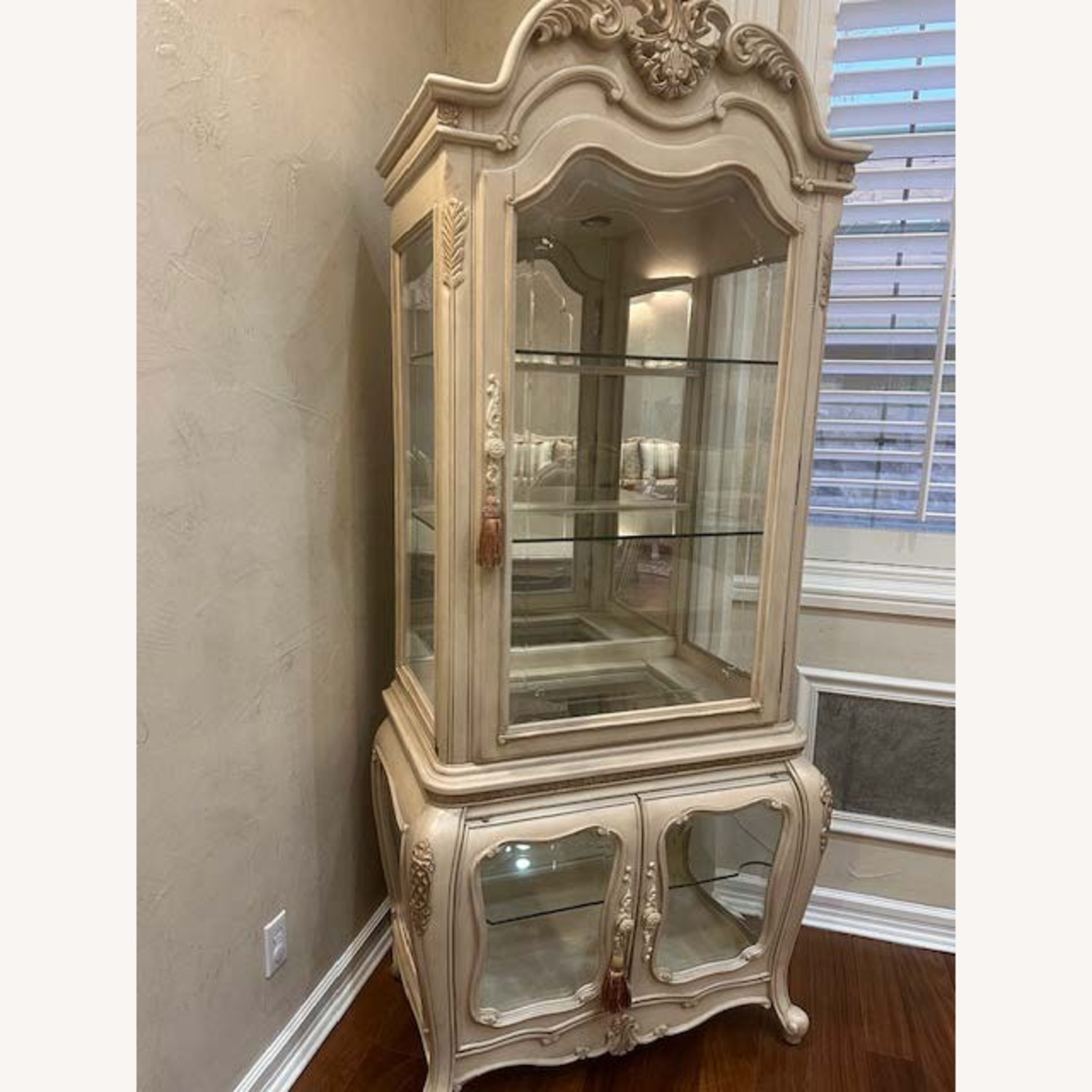 Amini Luxury Dining Room Showcase - AptDeco