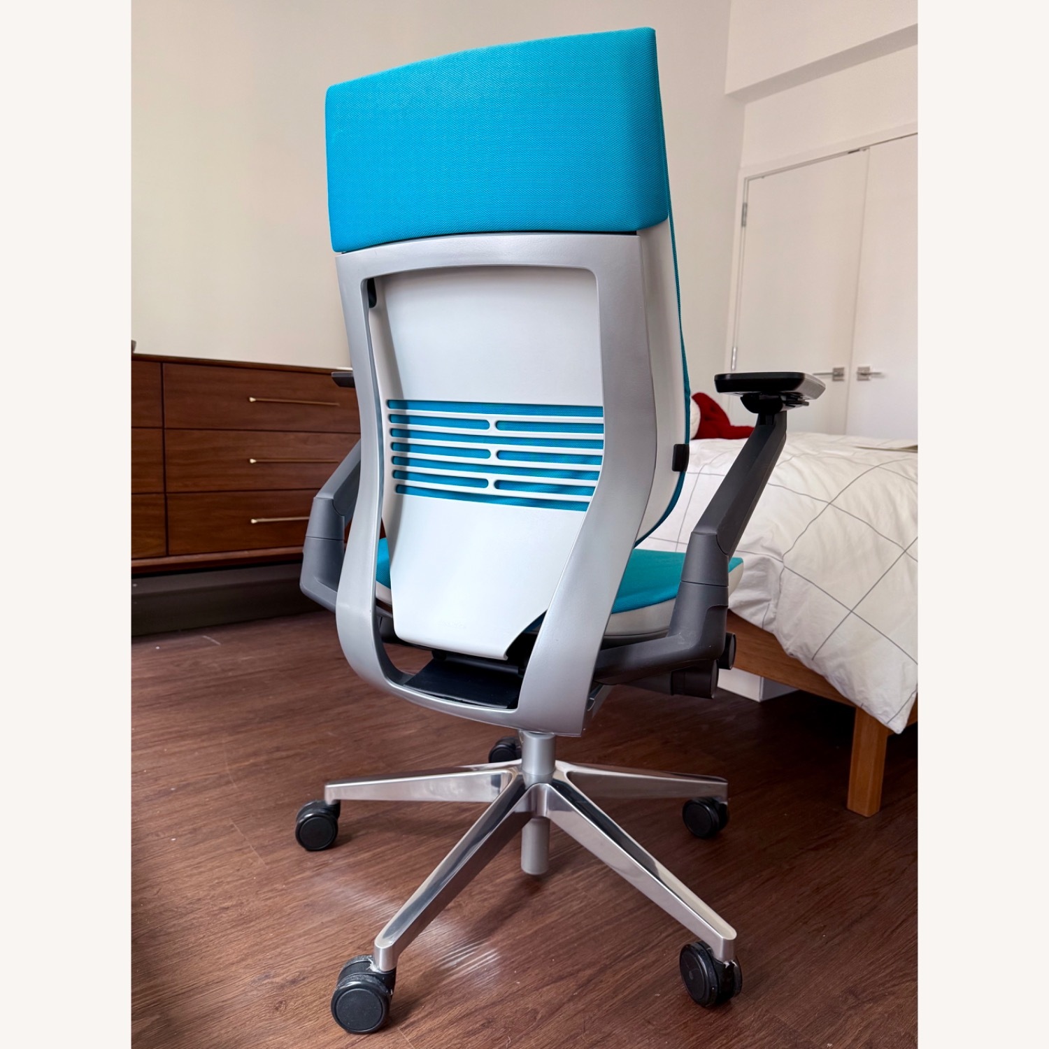 Steelcase Gesture – Ergonomic Office Chair - AptDeco