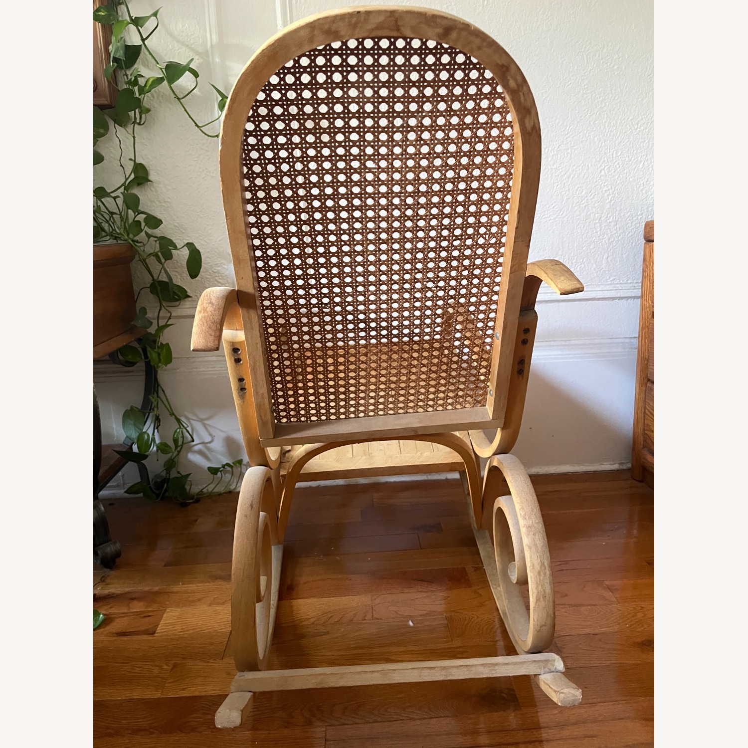 Handmade Amish Rocking Chair - AptDeco