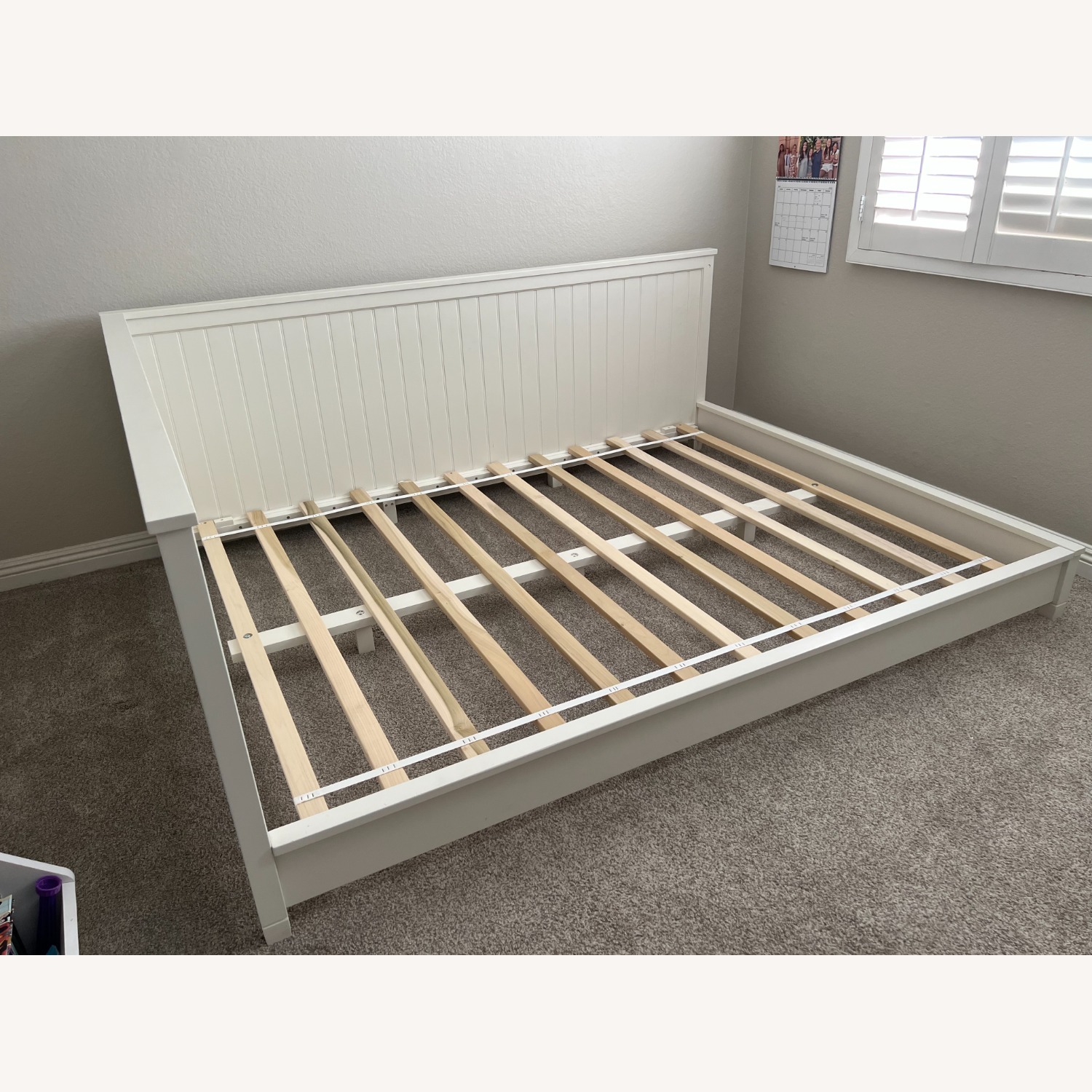 Beadboard Lounge Platform Corner Bed - AptDeco