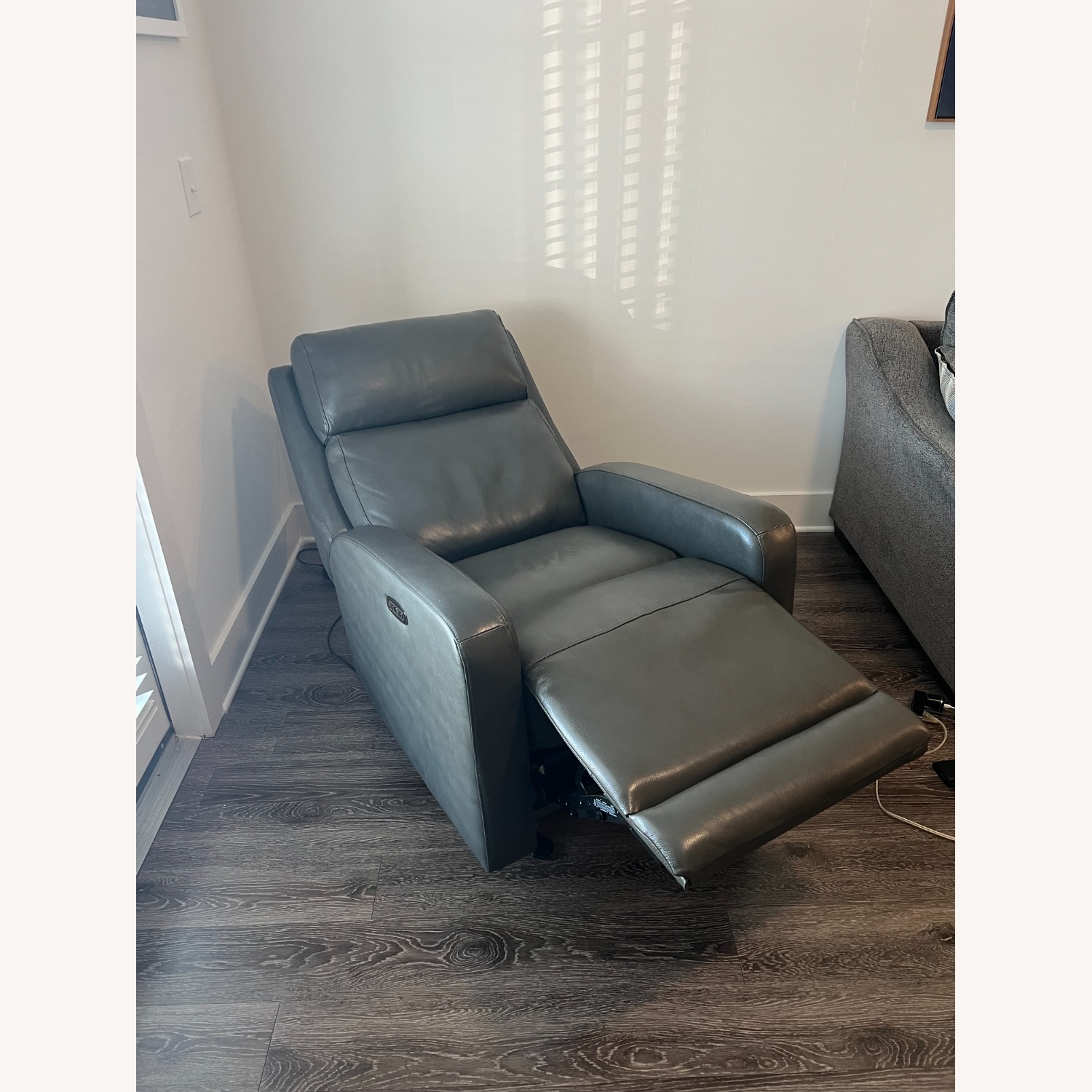 Arnie Leather Power Glider Reclinernull
