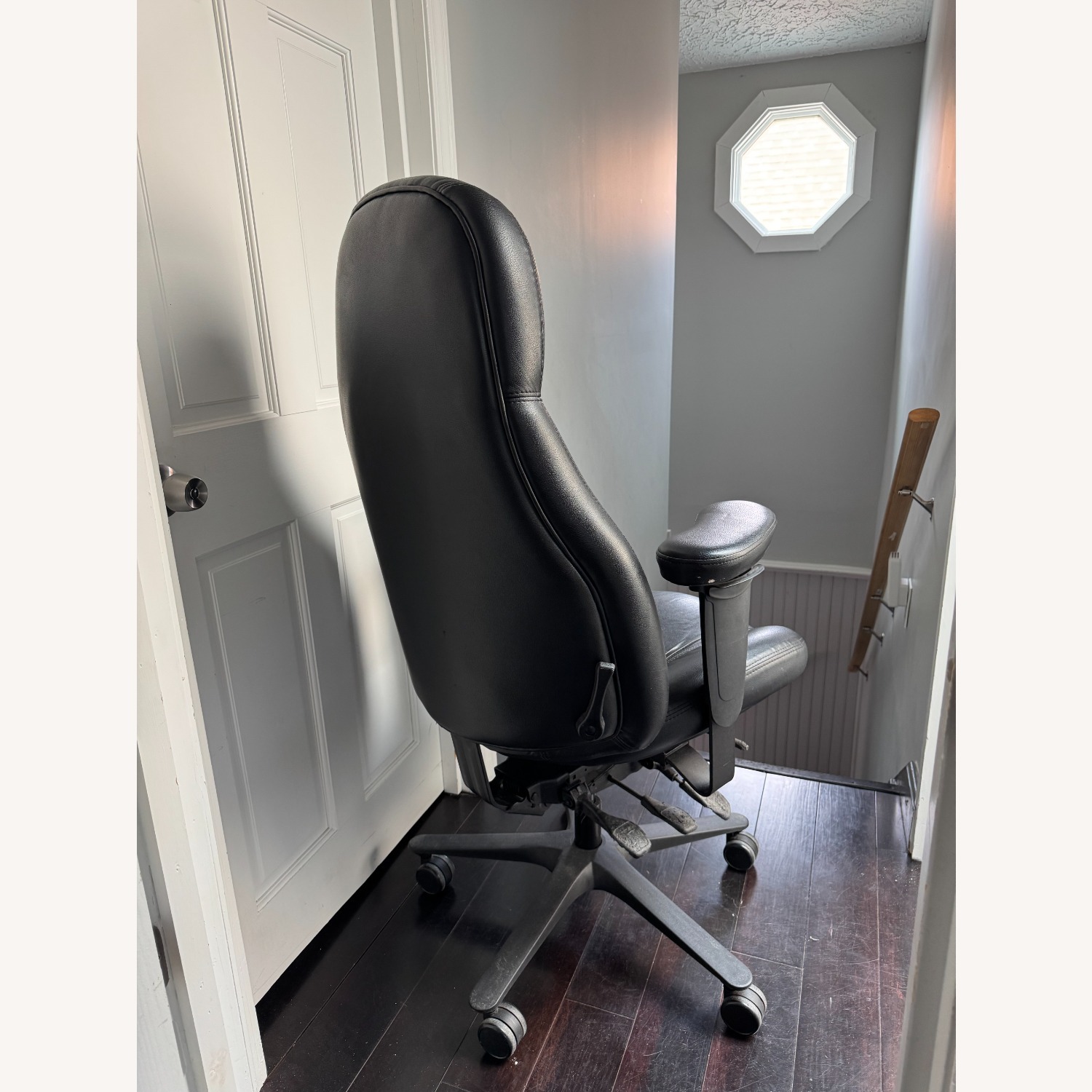 Lifeform Executive High-Back Office Chair - AptDeco