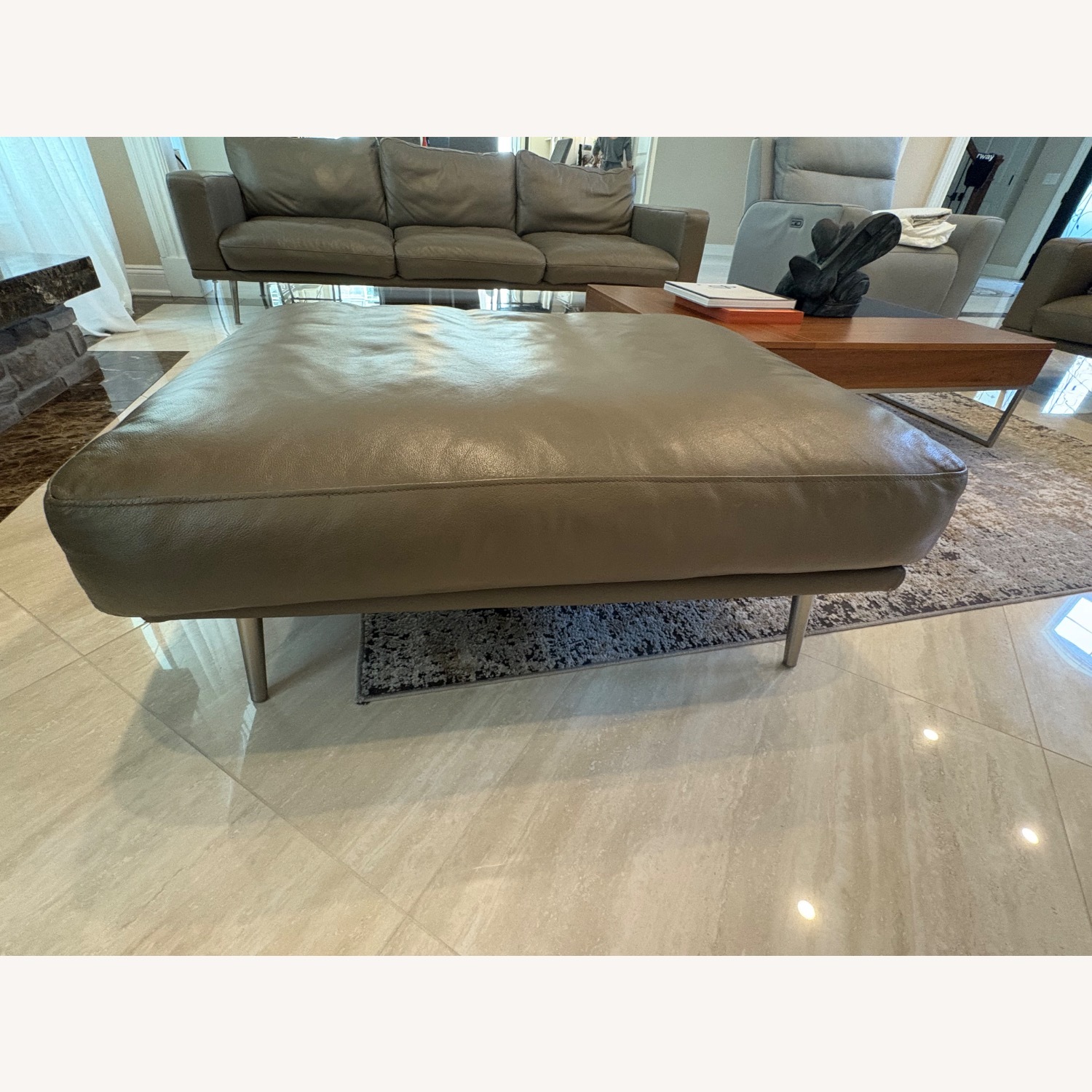 BoConcept Carlton Ottoman Leather Grain Leather - AptDeco
