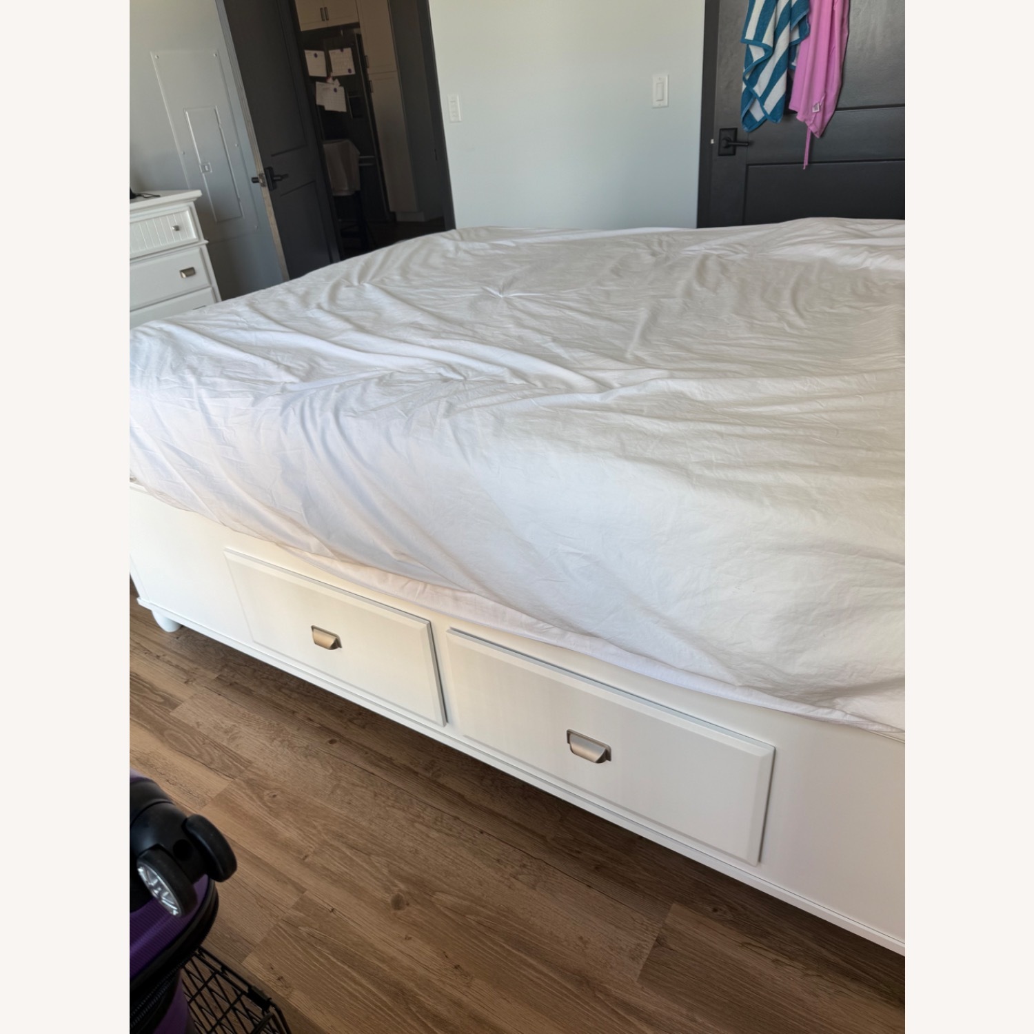 Spencer Queen Bed - AptDeco