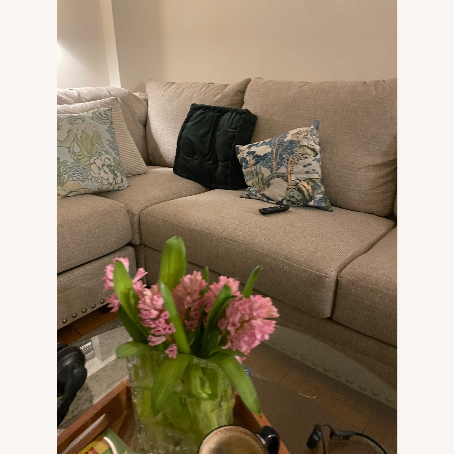 Cottage 6 Seater U-sectional With Queen Bed - AptDeco