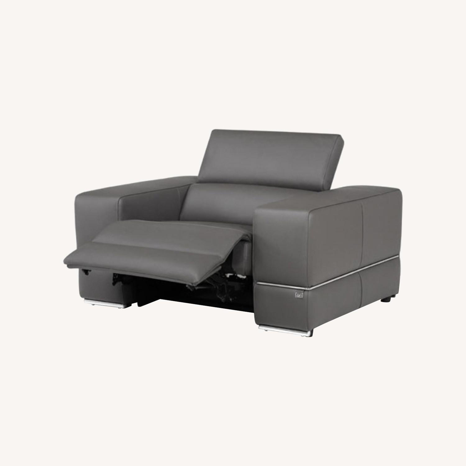 Zuri Modern Luxor Reclining Chair with Headrest - AptDeco