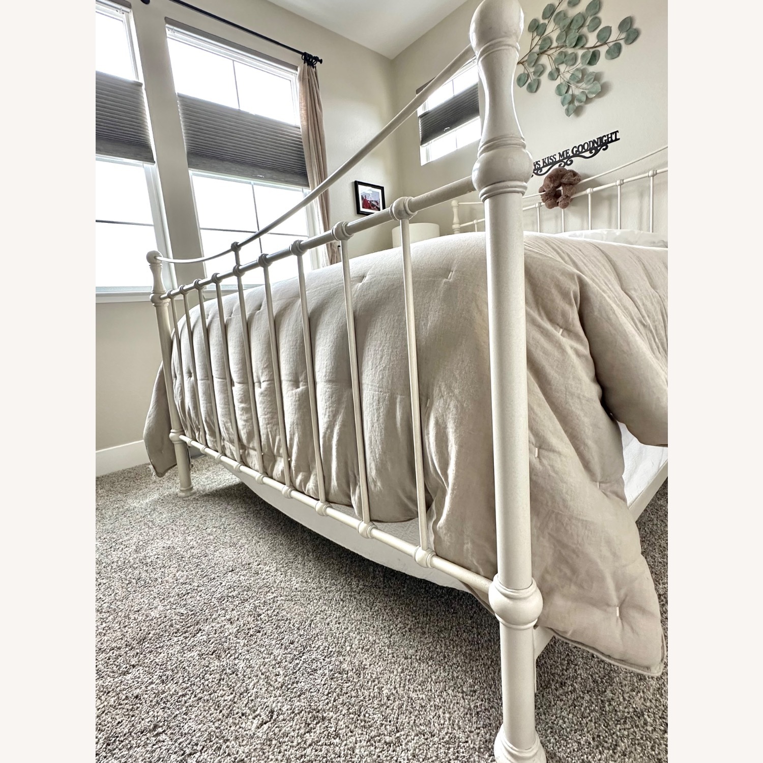 Ethan Allen Danby Queen Bed - AptDeco