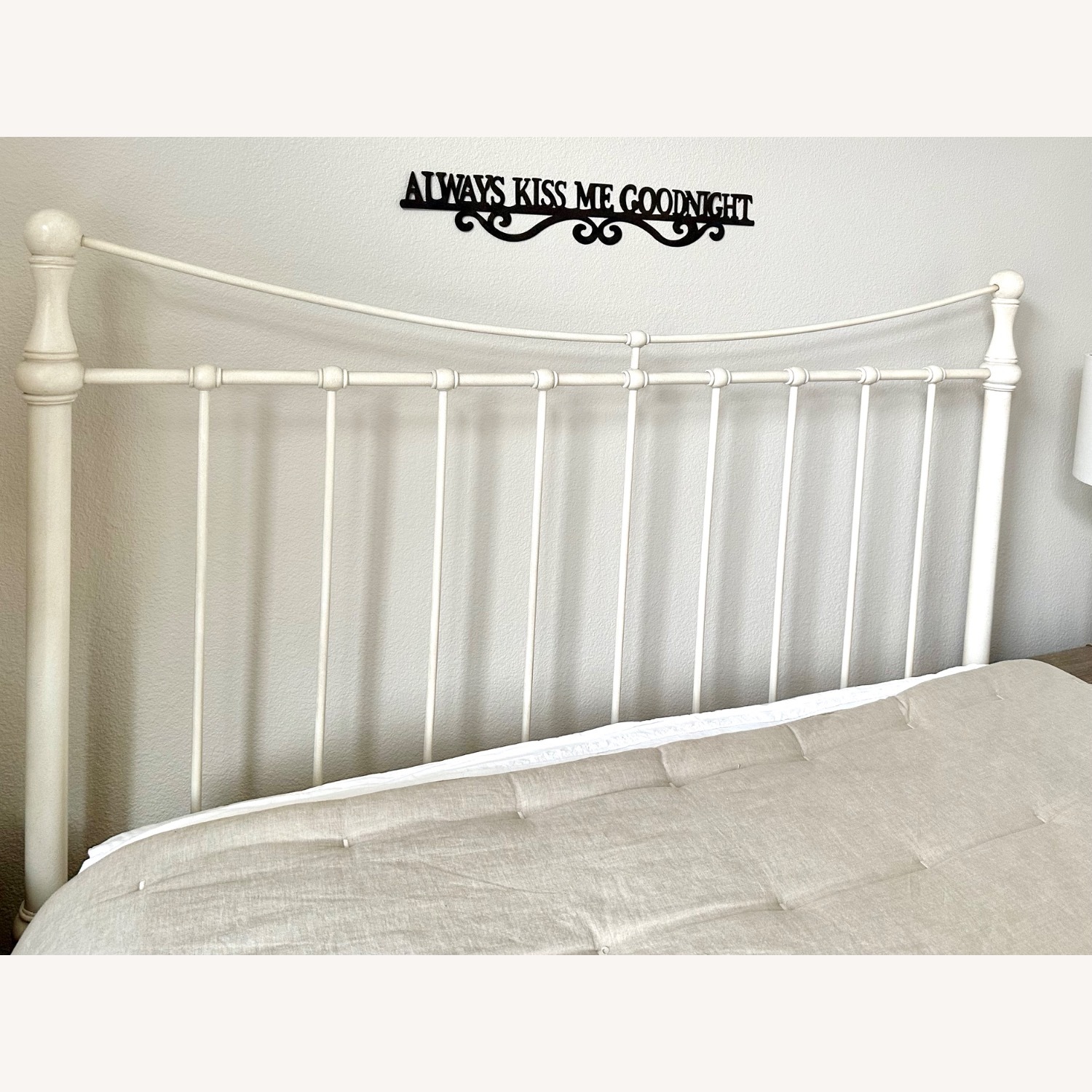 Ethan Allen Danby Queen Bed - AptDeco