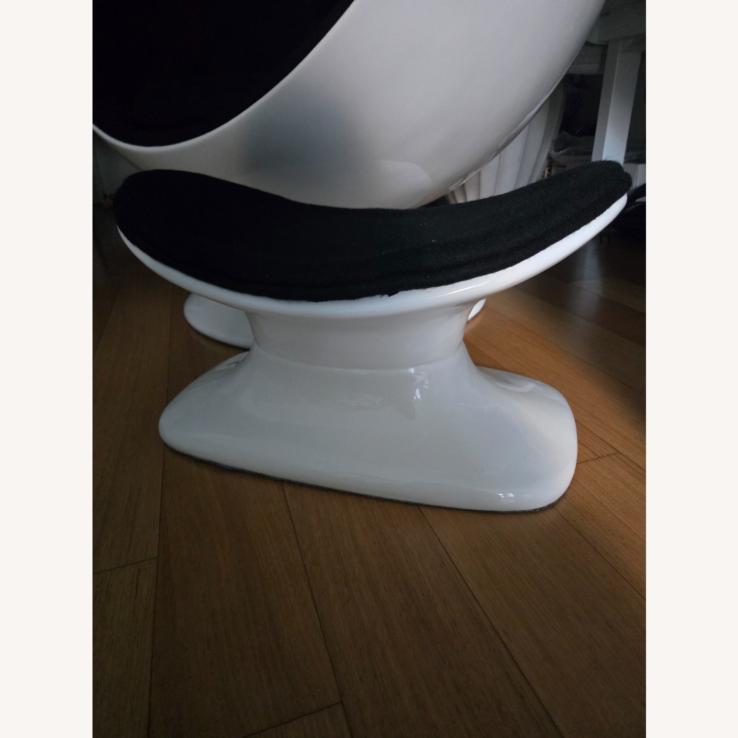 Modholic Globe Chair Black Accent Chairs - AptDeco