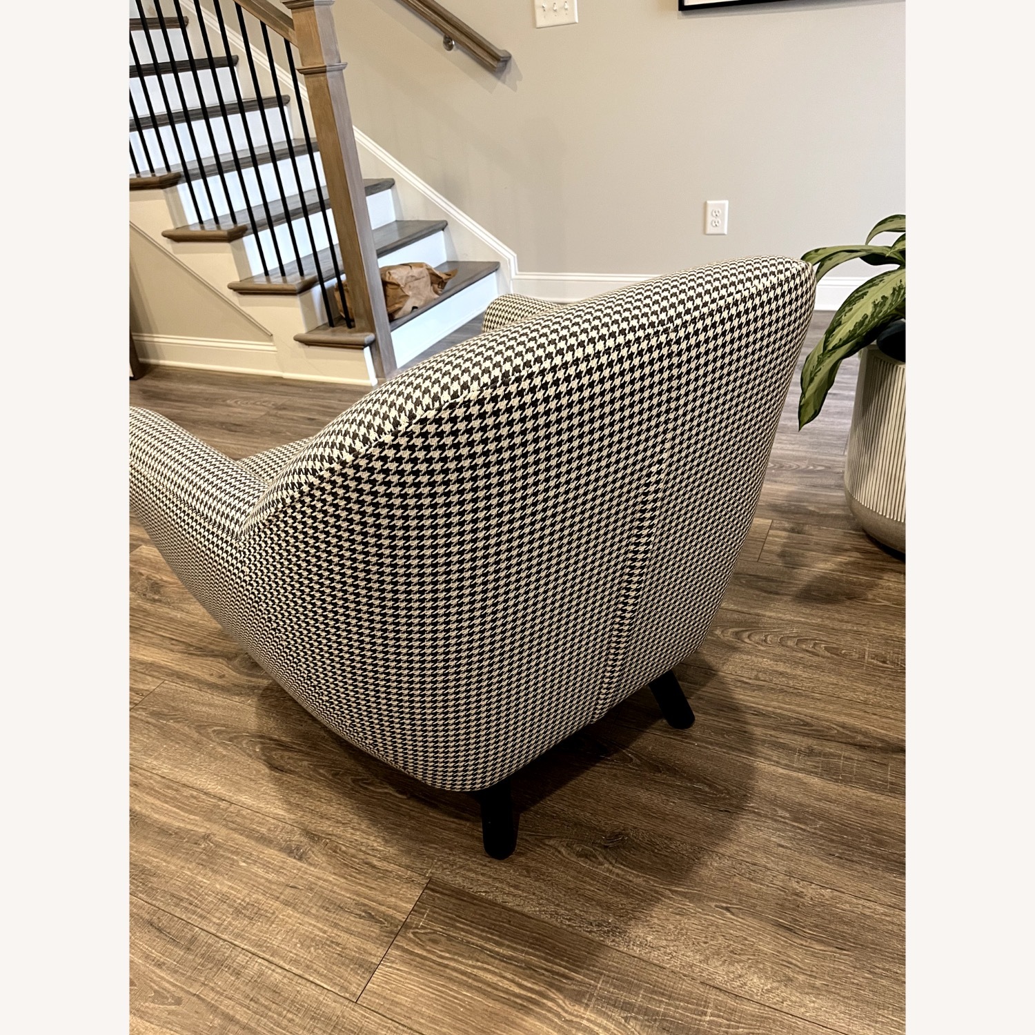Gabriola 34" Lounge Chair B&W Houndstooth Pattern - AptDeco