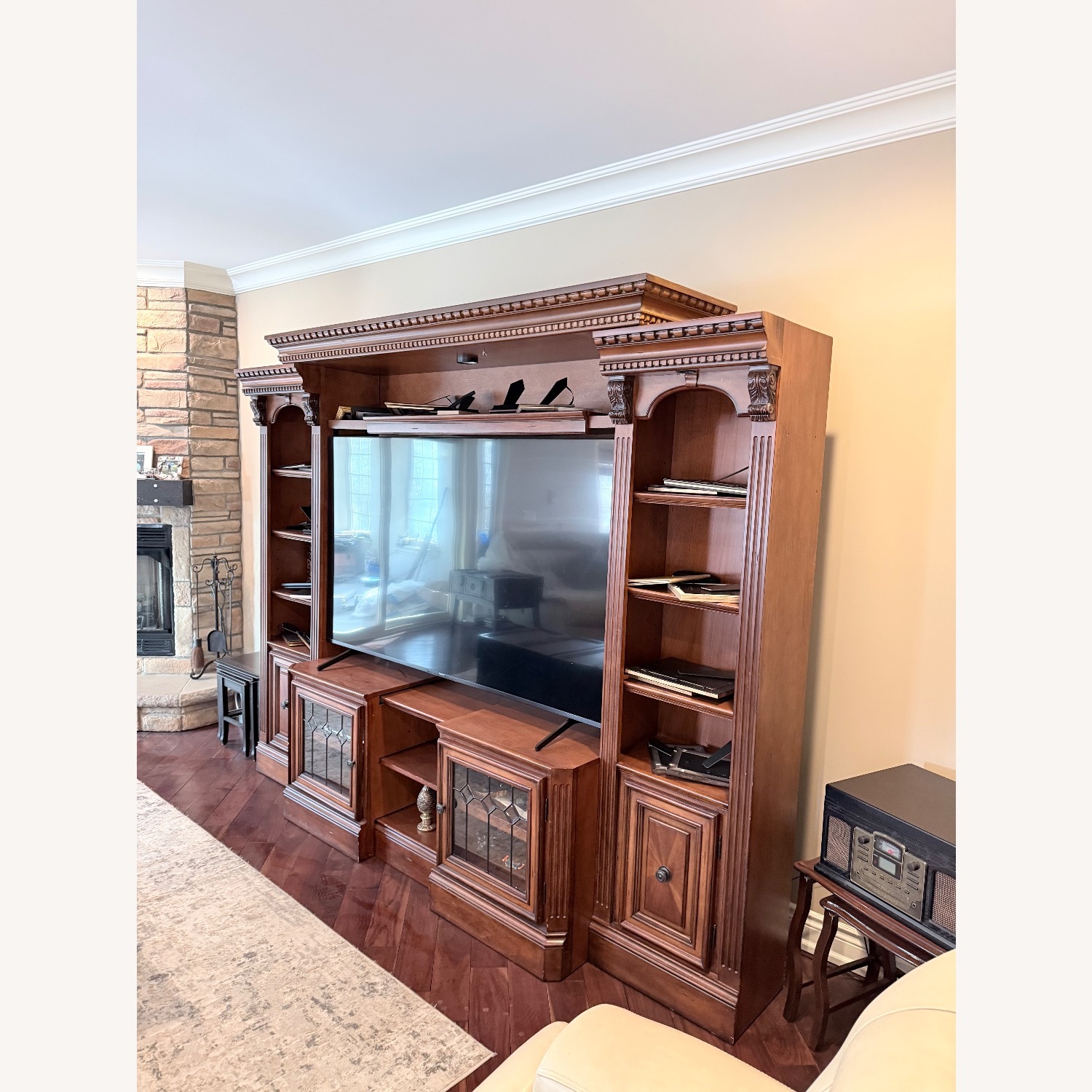 9’ x 7’ Wall Unit - AptDeco